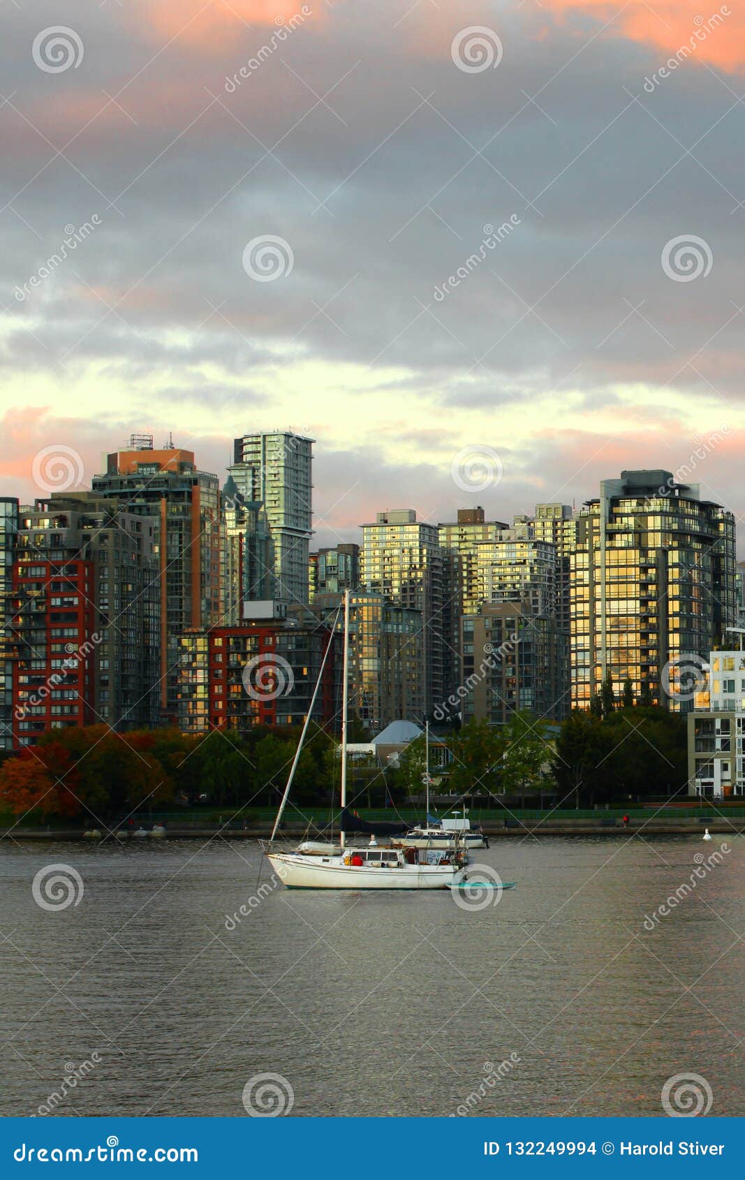 Vertical Twilight View of the Vancouver Cityscape Stock Photo - Image ...