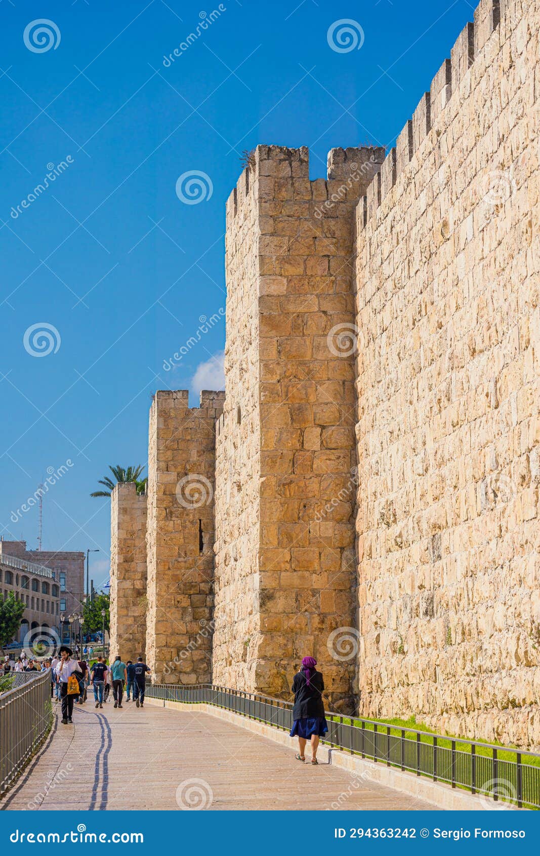 Vertical View of Jerusalem Old City Walls Editorial Photography - Image ...