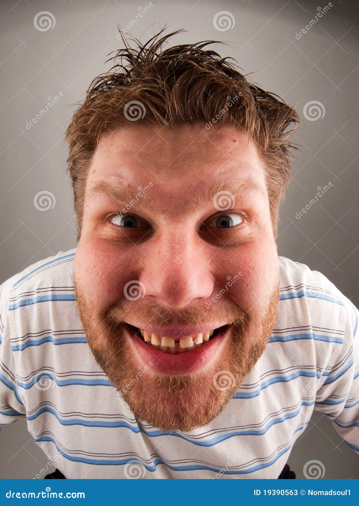 Images Verticale D Homme Bizarre De Sourire - Téléchargez 712 Photos ...