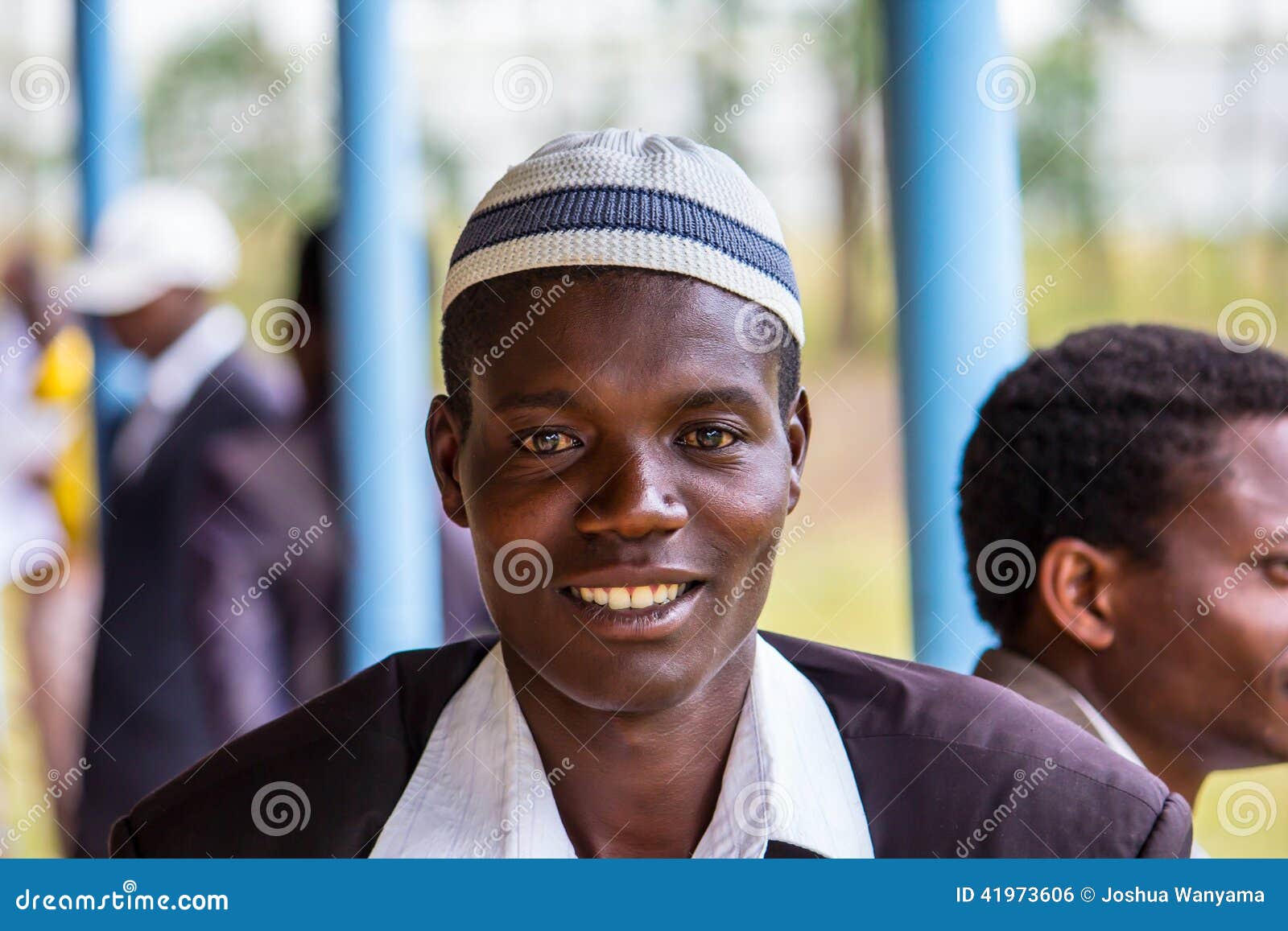 Verticale D'un Homme Africain Photo éditorial - Image du calotte, plié ...
