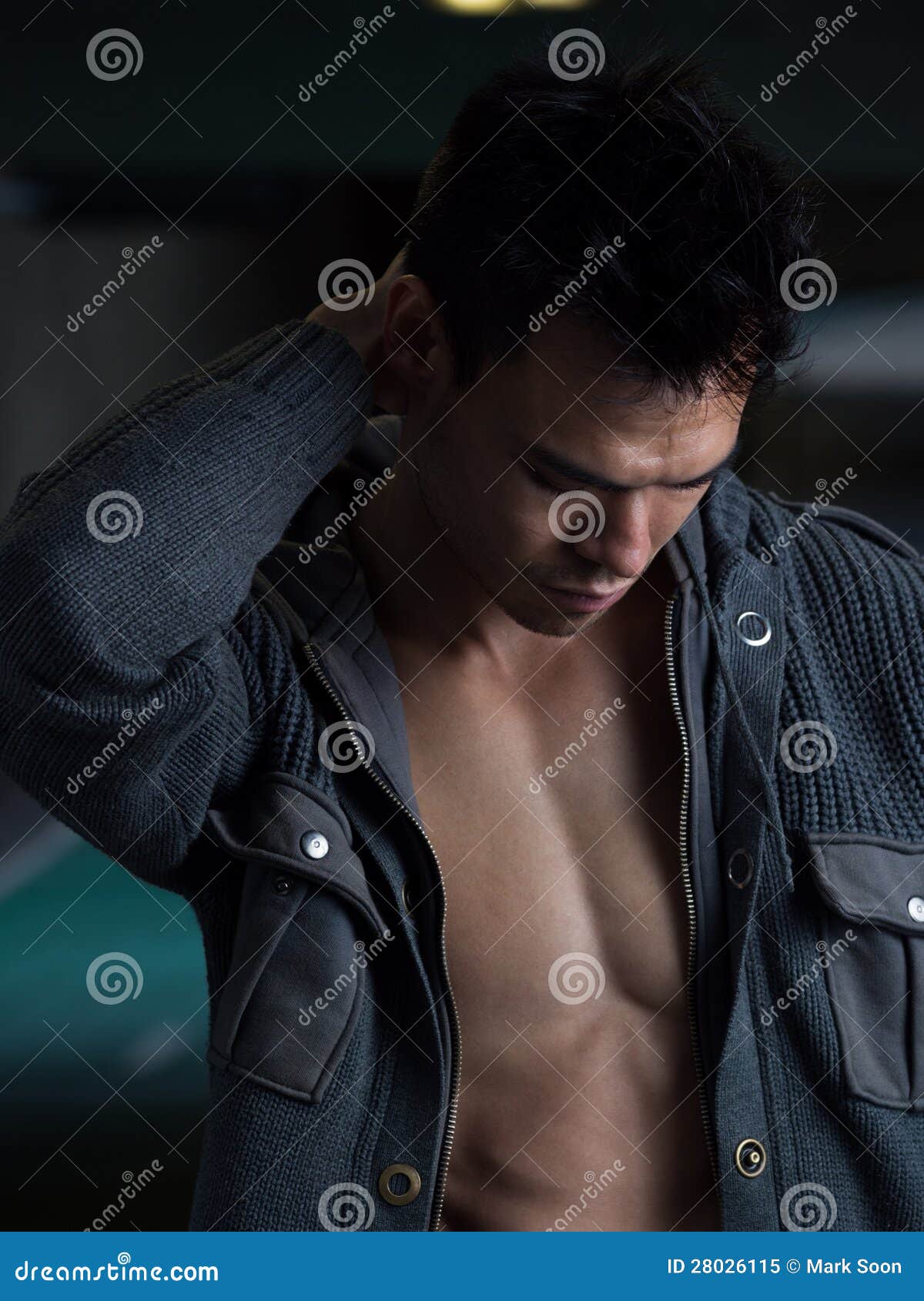 144 Photos de L Homme Macho De Jeune Type Moderne Pose - Photos de ...