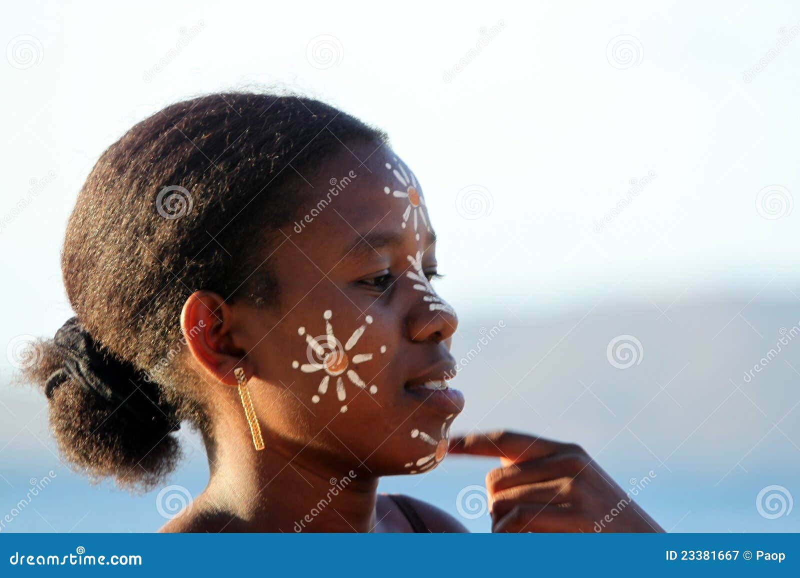 Verticale D'une Fille Malgache Photographie éditorial - Image du ...