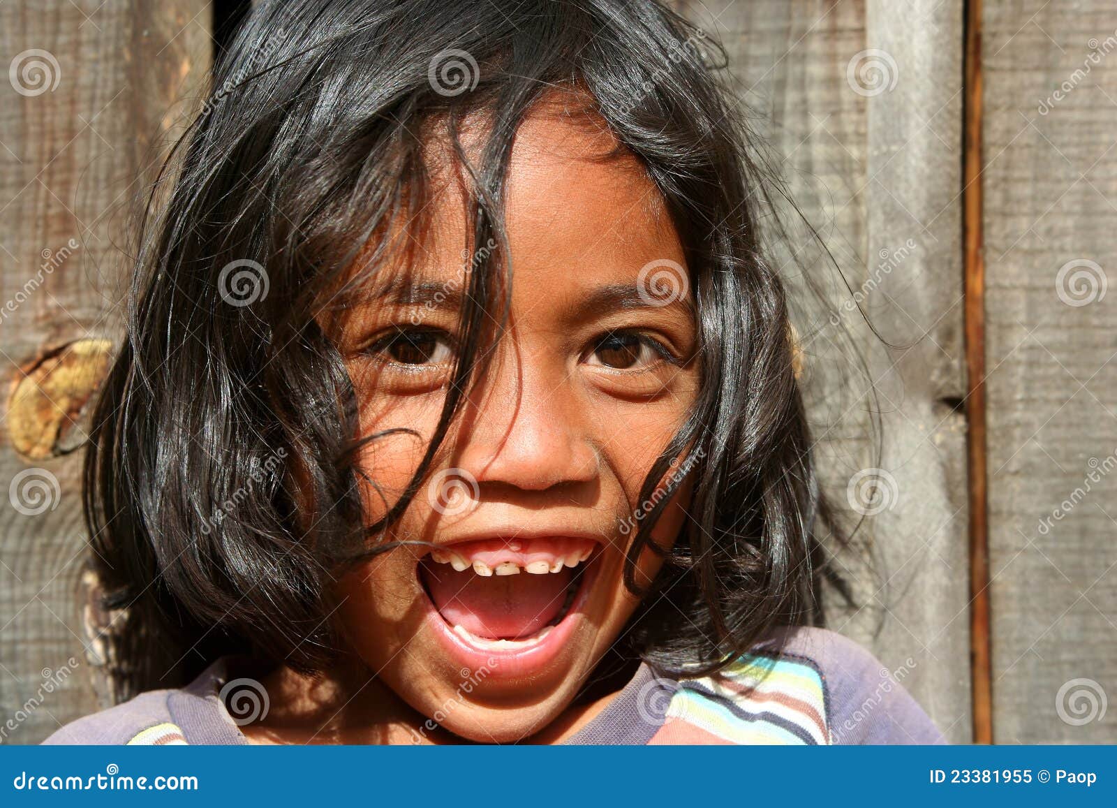 Verticale D'une Fille Malgache Image éditorial - Image du visage ...