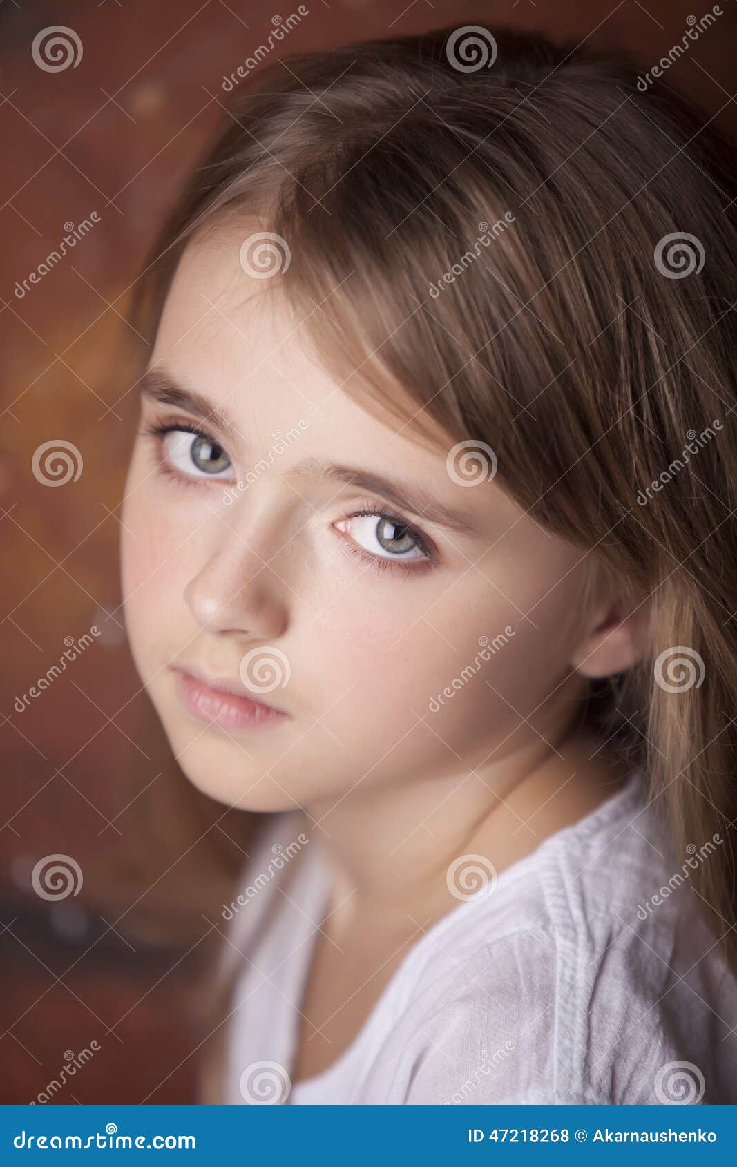Verticale De Belle Fille De Ladolescence Photo Stock Image Du