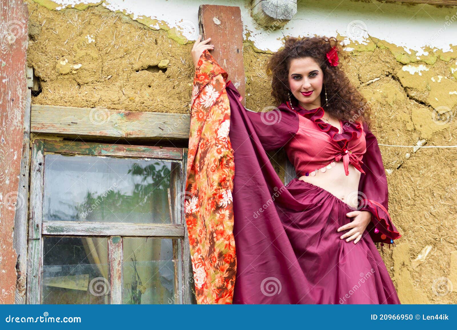 Verticale De Belle Fille Gitane Photo stock - Image du bohémien, grace: 20966950