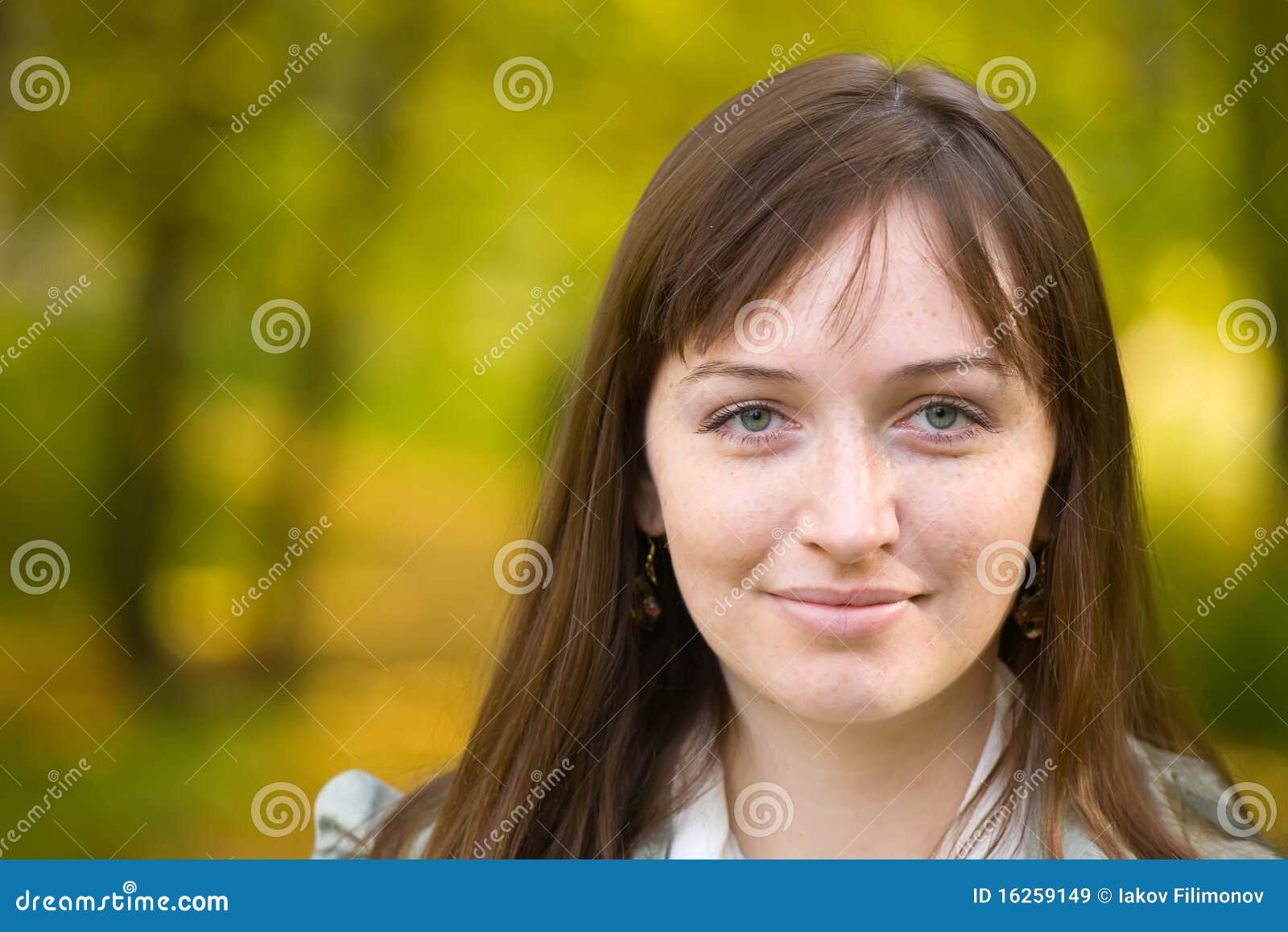 Verticale de fille normale image stock. Image du fille - 16259149