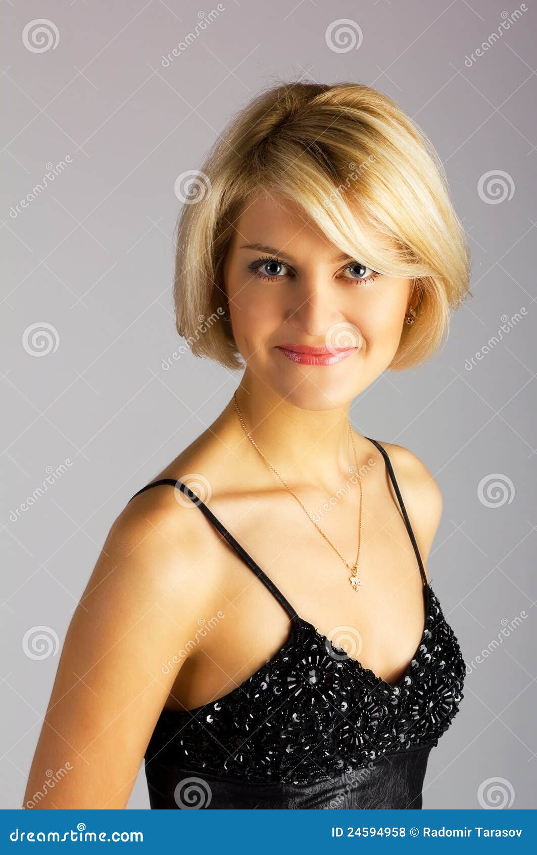 Verticale De Jeune Jolie Fille Photo Stock Image Du Visage Verticale 24594958