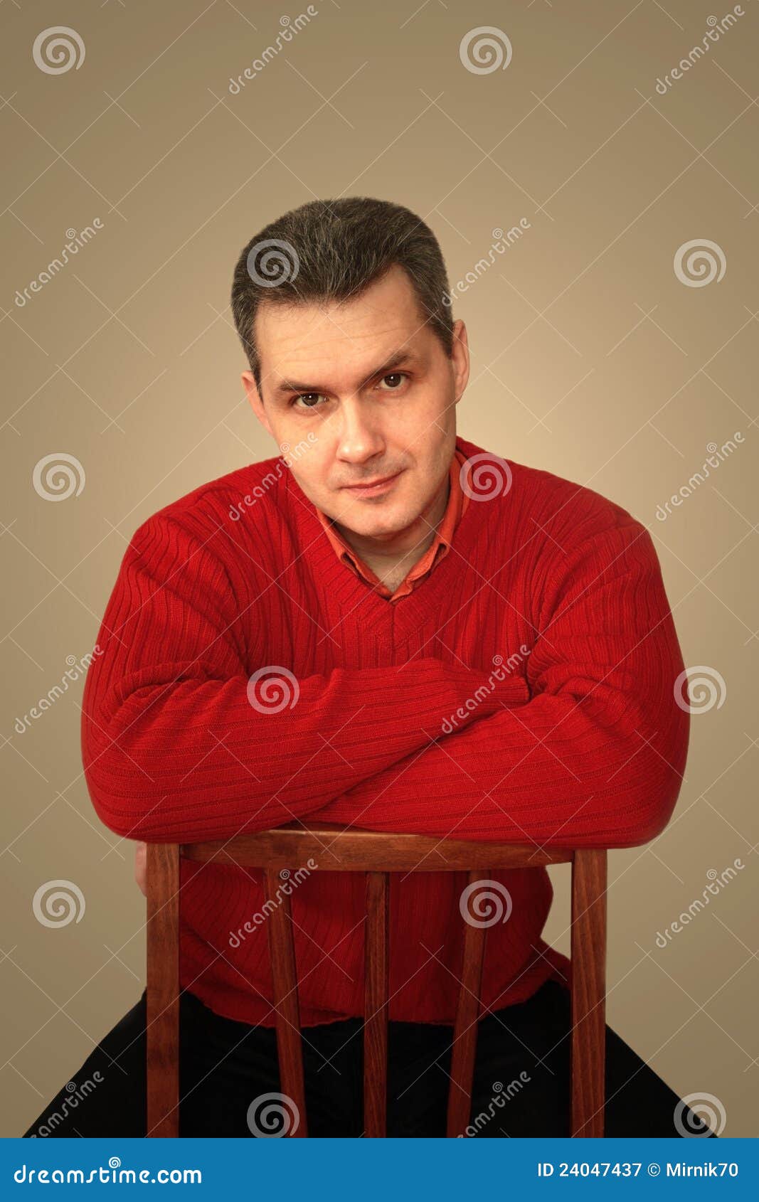 Verticale De L'homme En Rouge Image stock - Image du certain, moderne ...