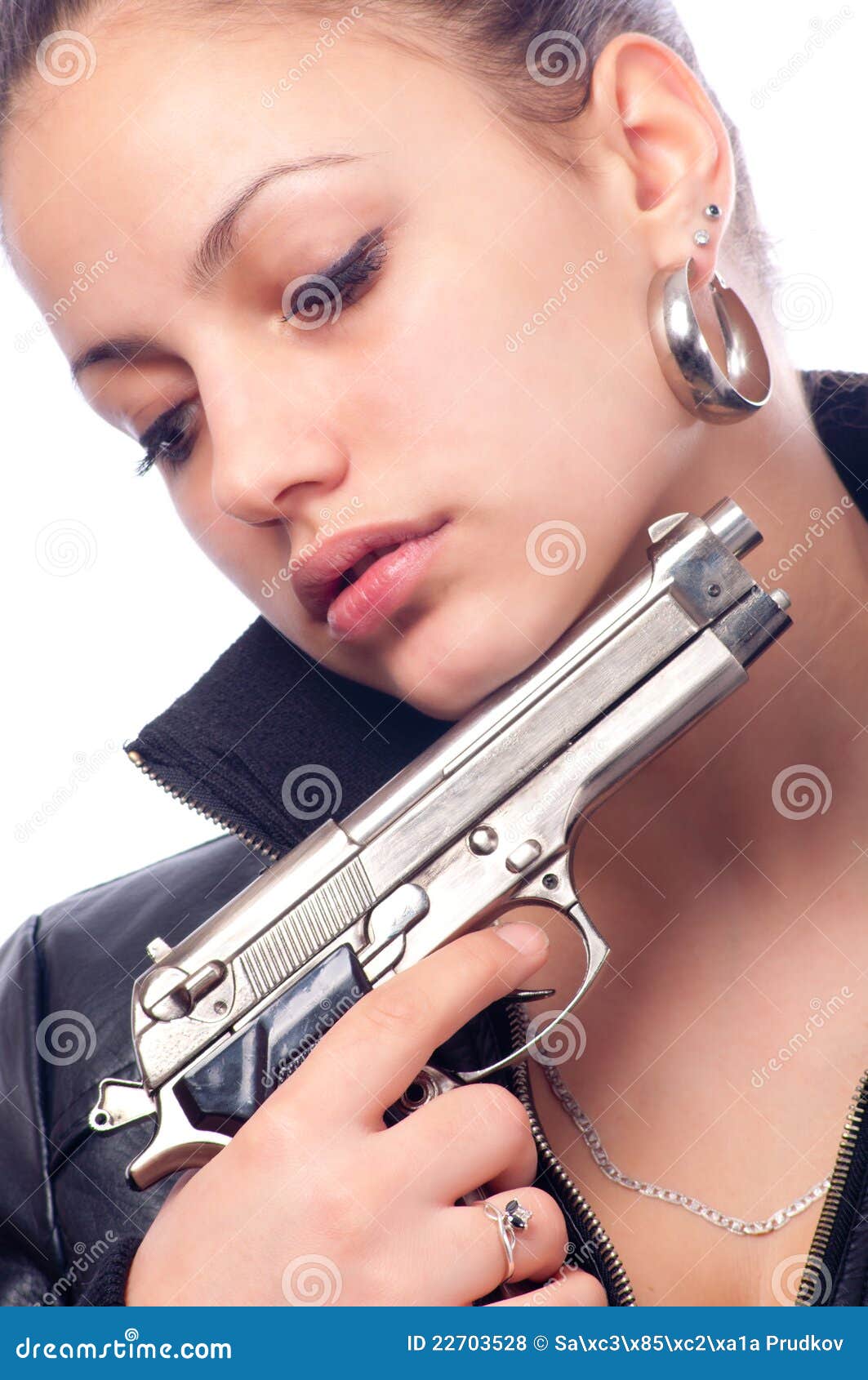 Verticale De La Belle Fille Avec Le Canon Photo stock - Image du canon ...