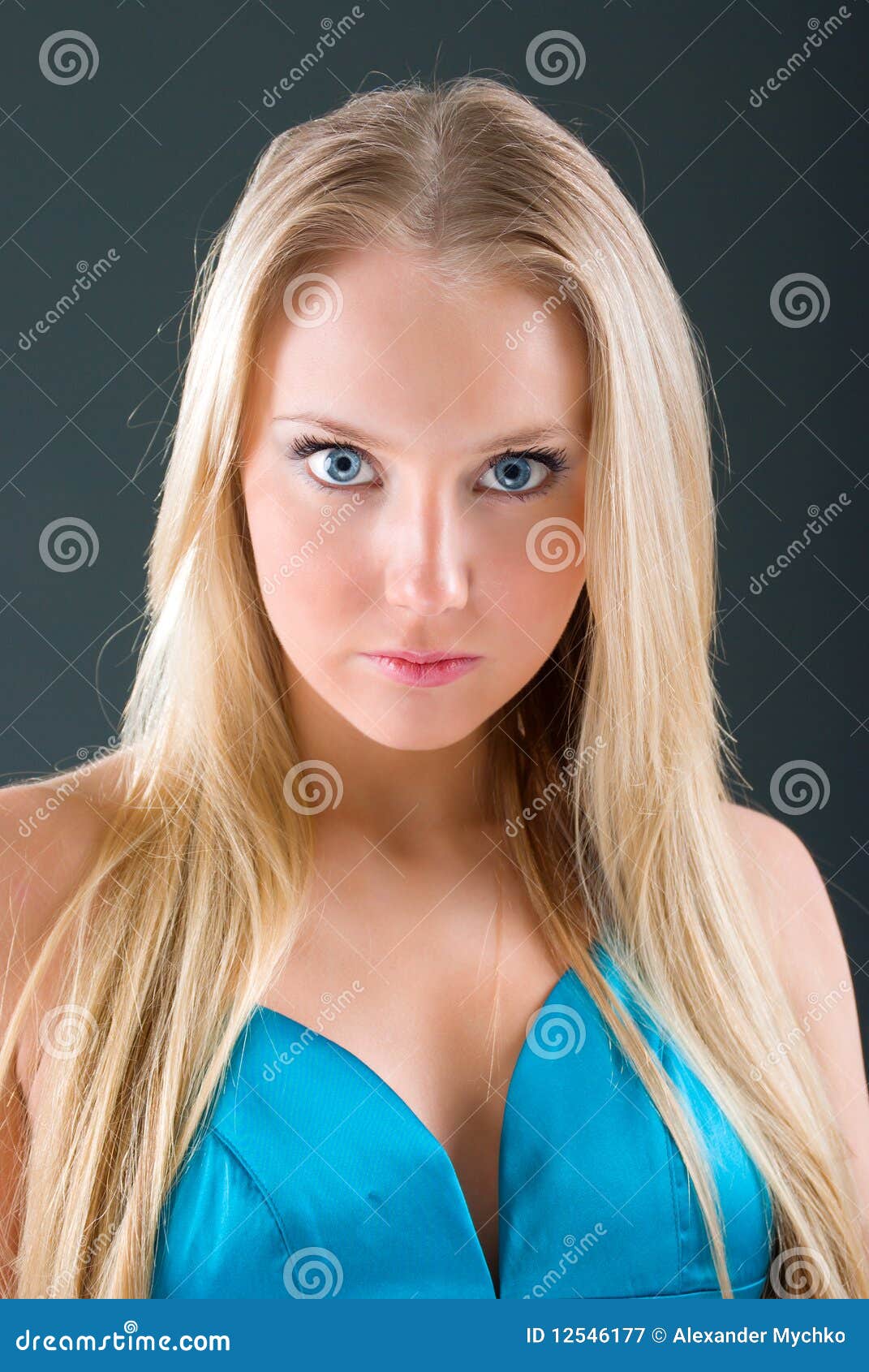 Verticale De Mode Dune Belle Fille Blonde Image Stock Image Du
