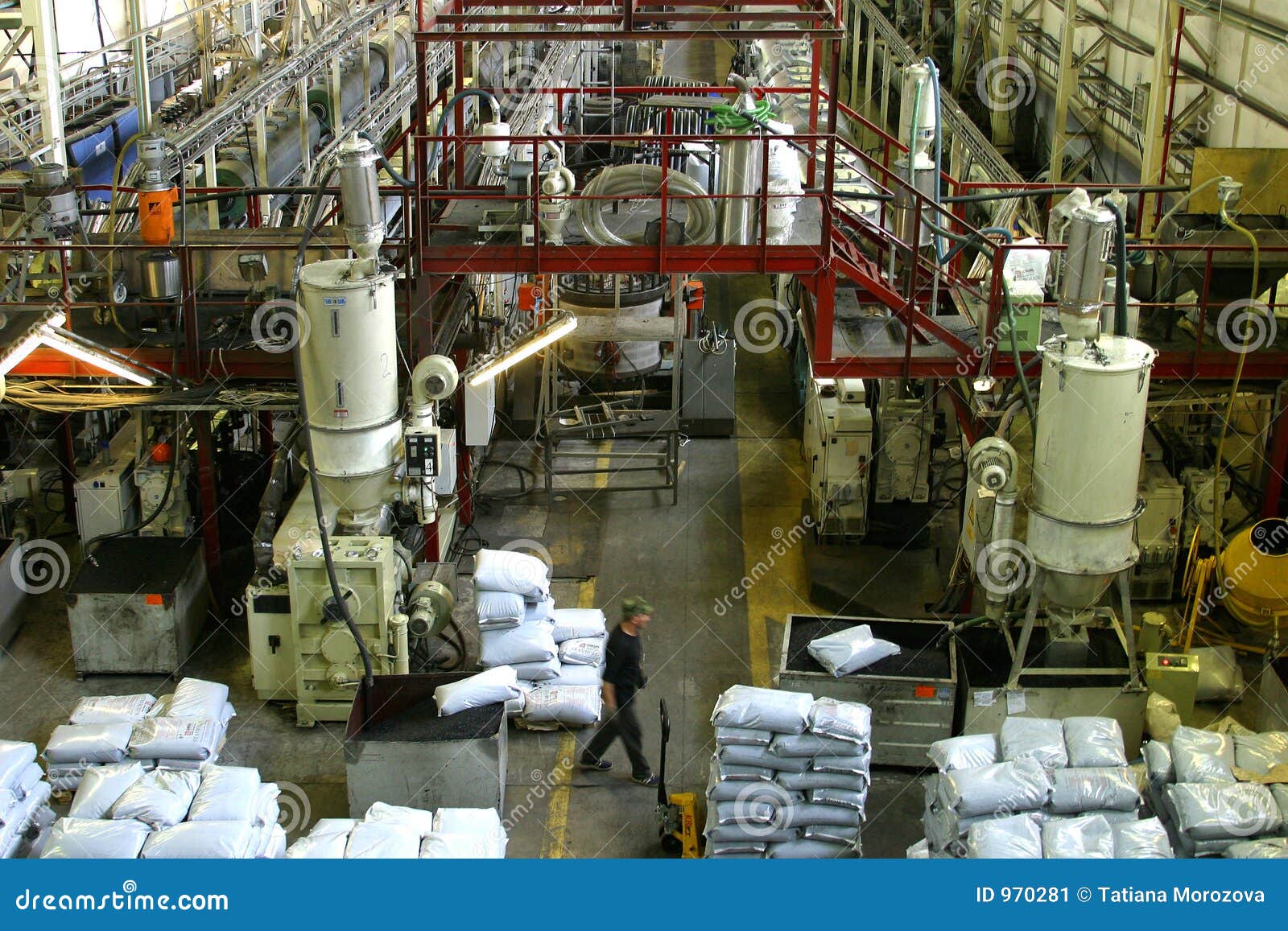 Vervaardiging van pijpen stock afbeelding. Image of fabriek - 970281