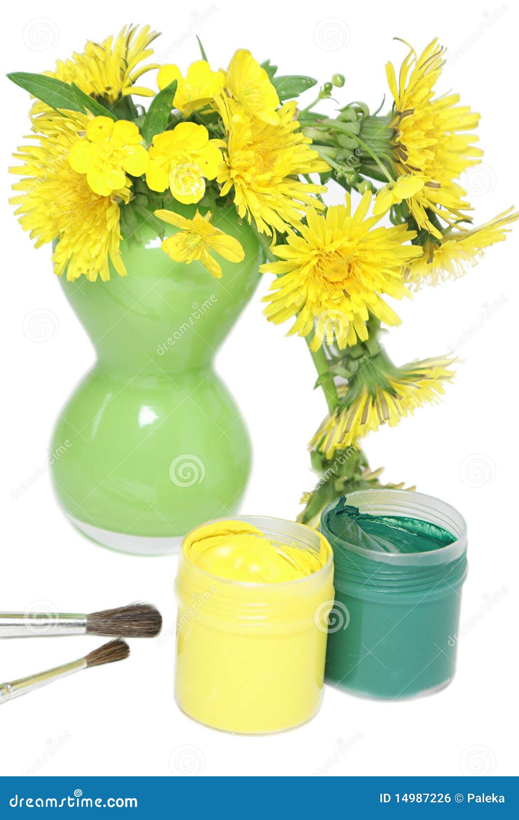 Verven en paardebloemen stock foto. Afbeelding bestaande uit bloem ...