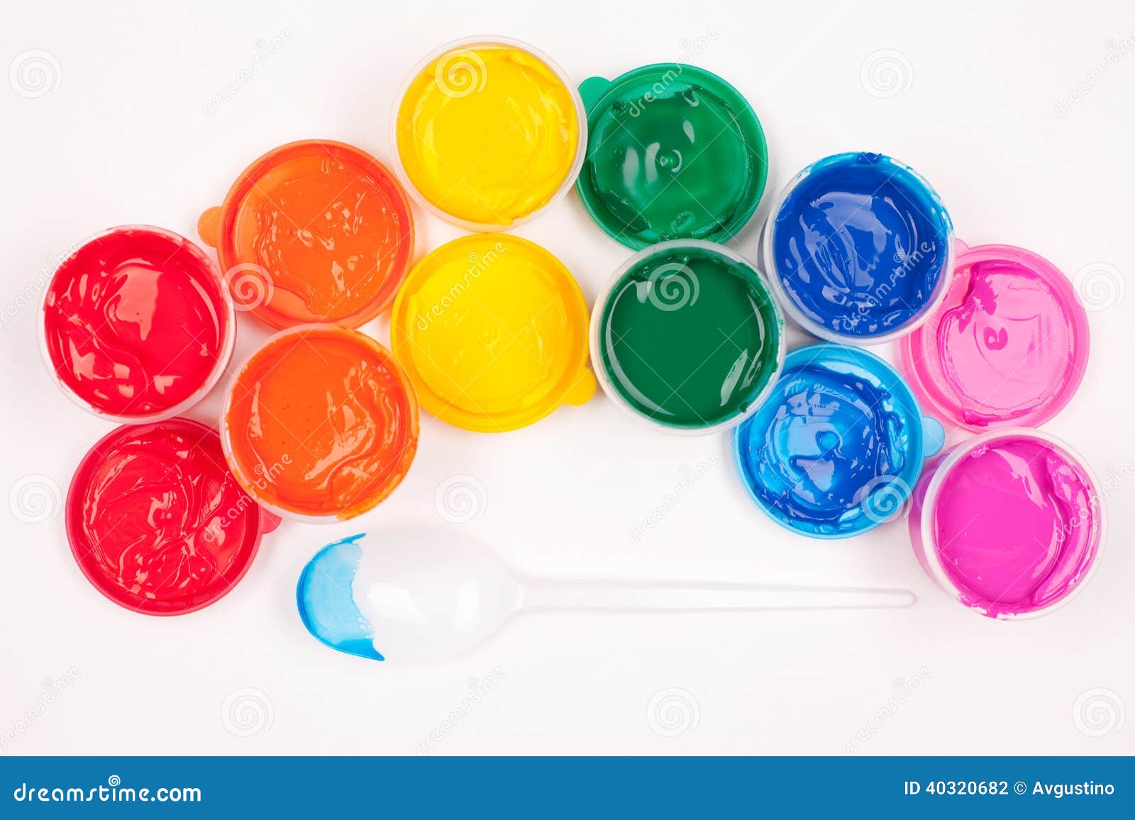 Verven met plastic lepel stock foto. Image of kleur, helder - 40320682