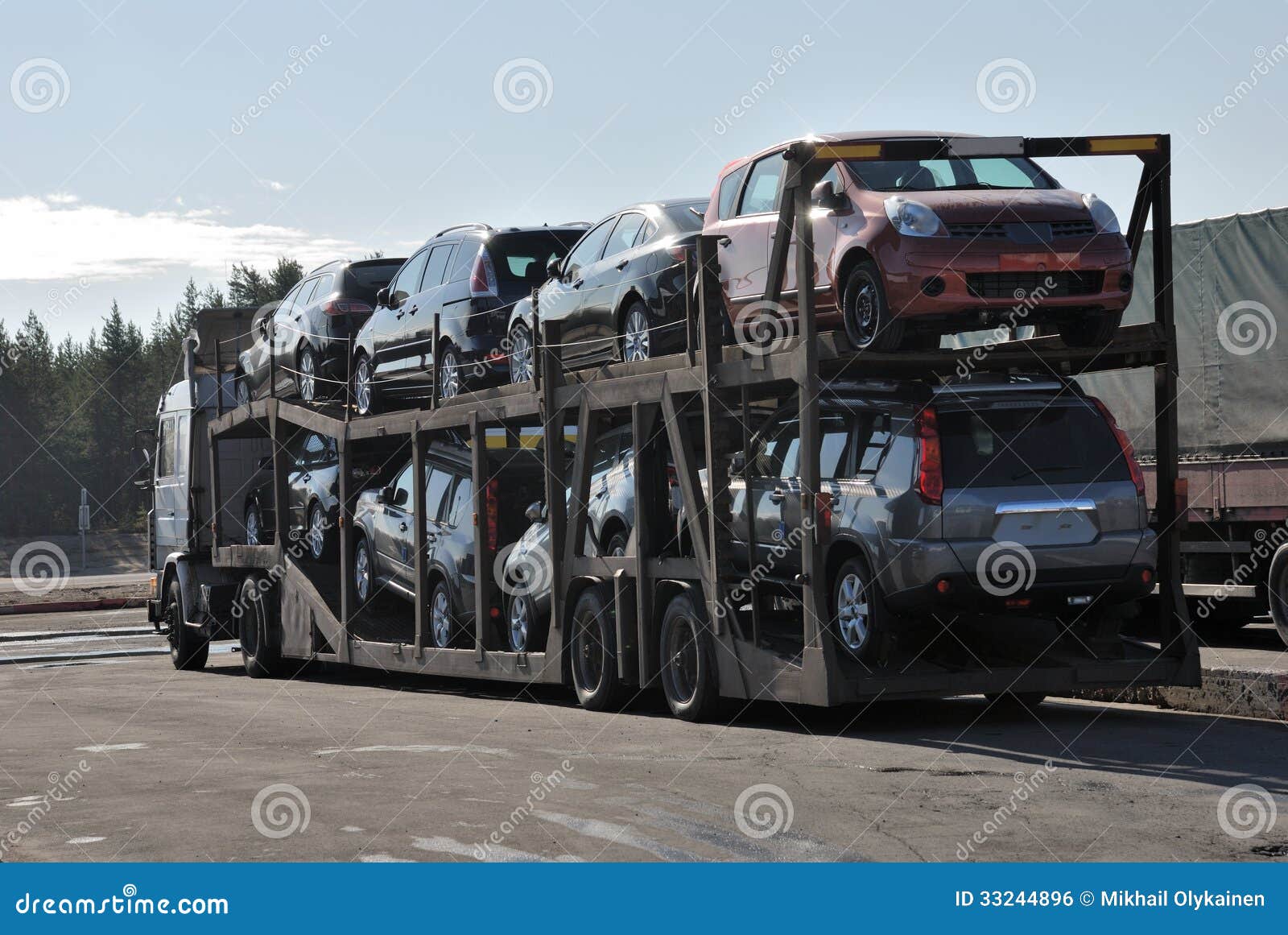 Vervoer van nieuwe auto's stock foto. Image of nieuw - 33244896