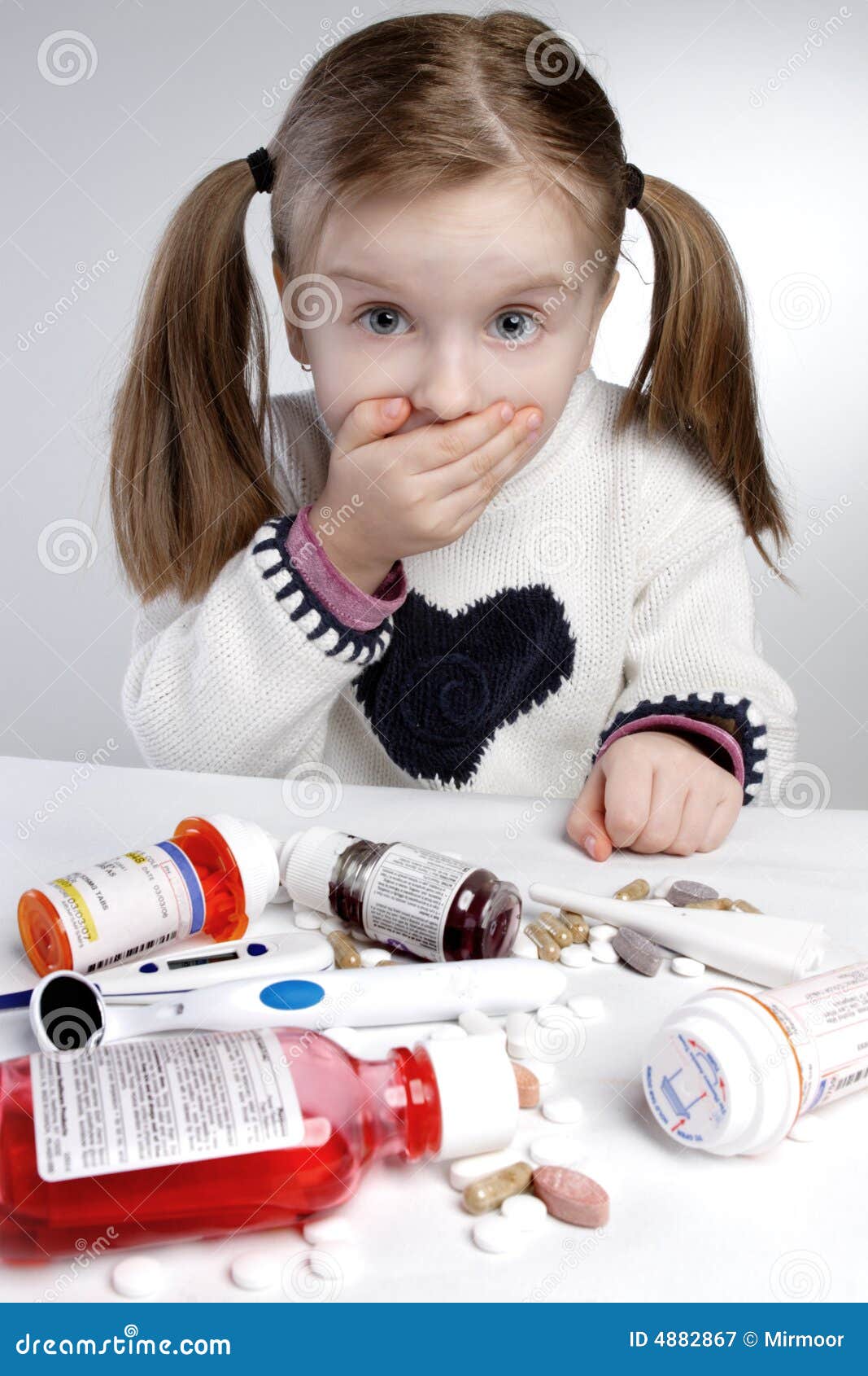 Verward kind stock afbeelding. Image of hoofdpijn, hulp - 4882867