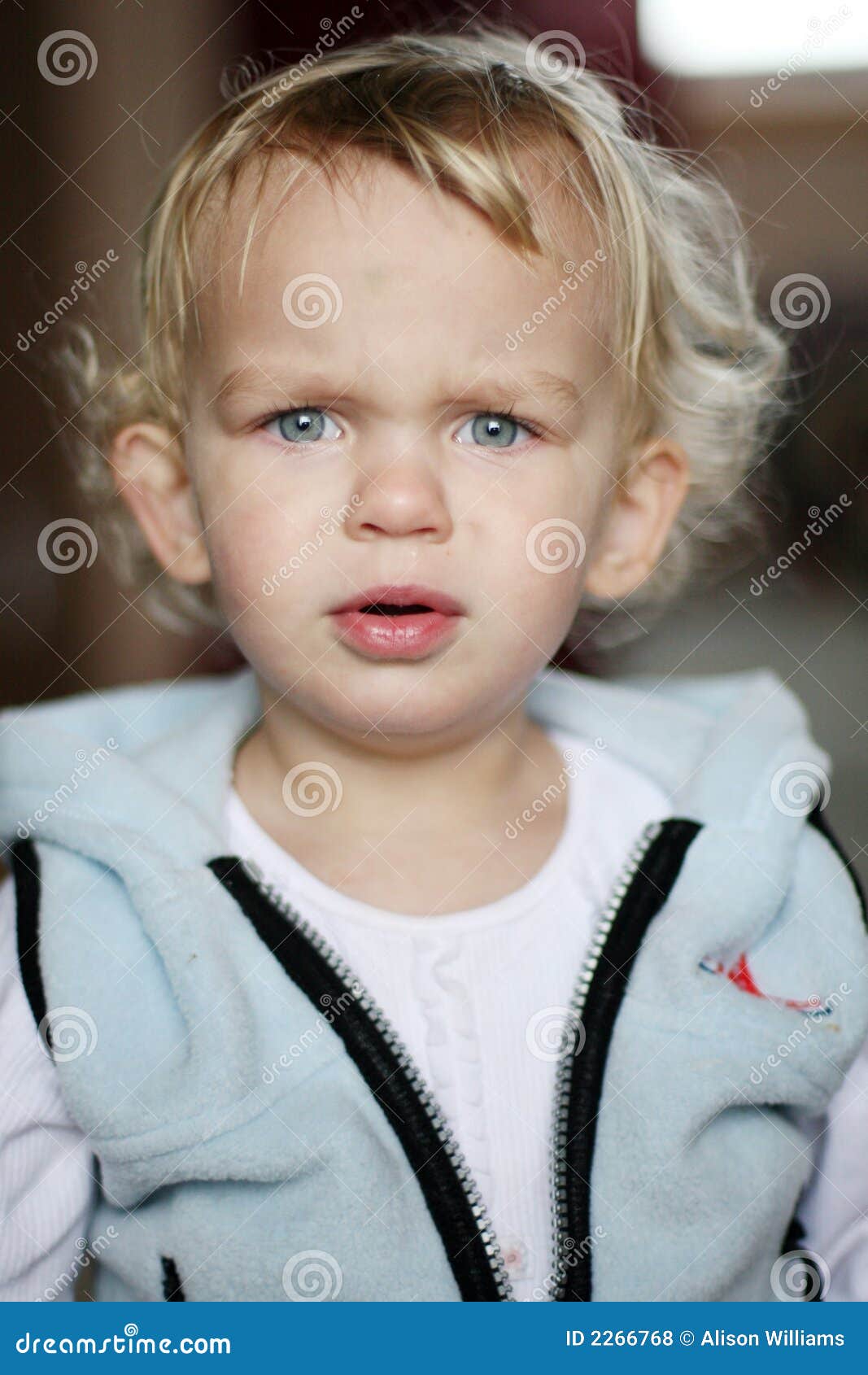 Verward Meisje stock foto. Image of blond, grappig, wijfje - 2266768