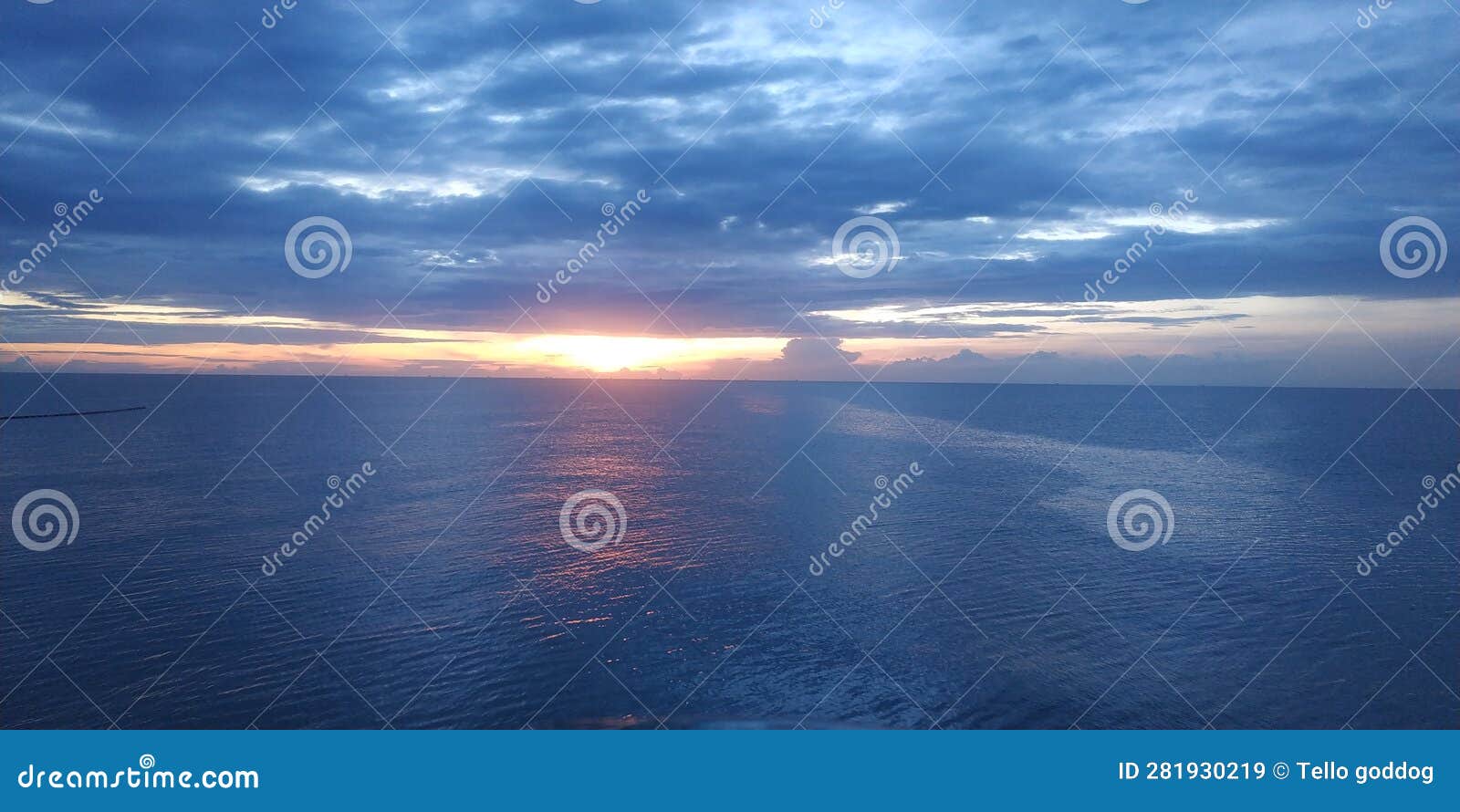 Very Beautiful View of a Very Calm Ocean Stock Image - Image of calm ...