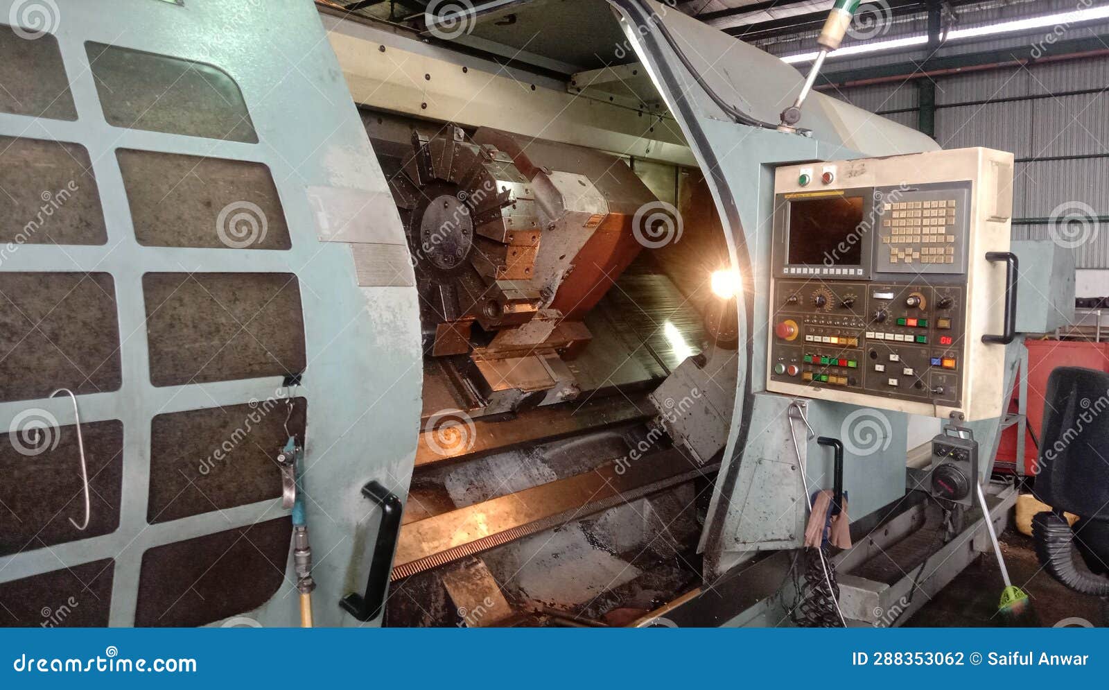 A Very Cool and Good CNC Lathe for Lathe Work Processes so that it is ...