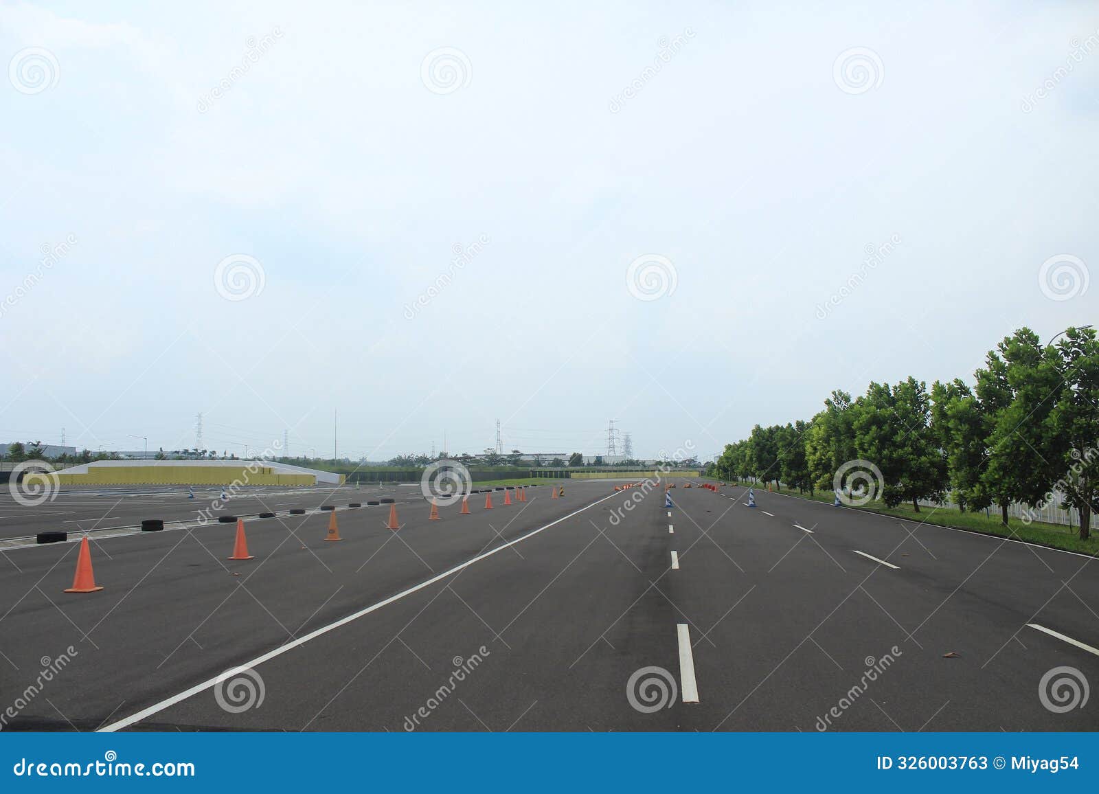 Very long race track stock image. Image of solo, race - 326003763