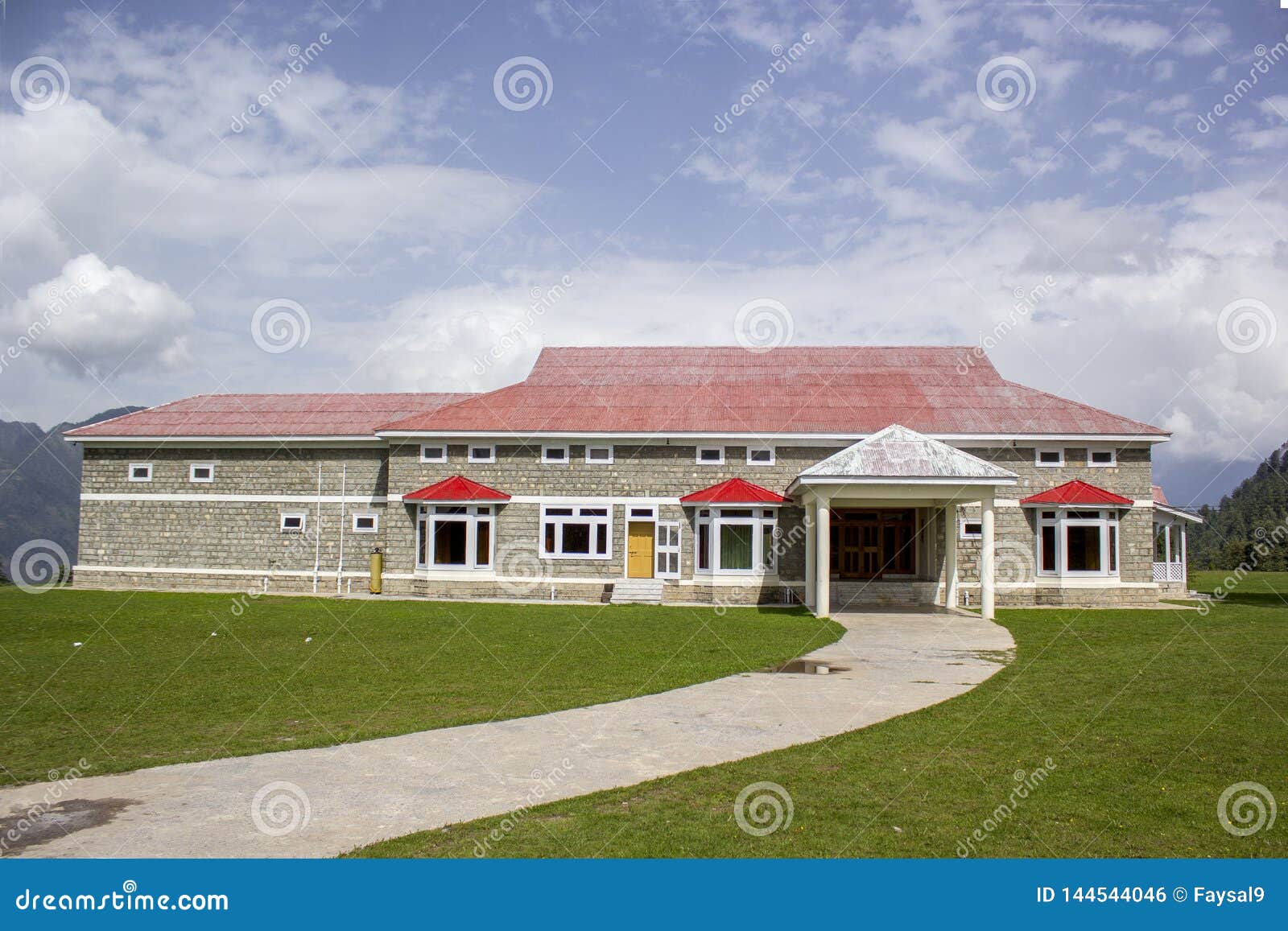 A Nice House in the Mountains Stock Photo - Image of flower, redjeep ...