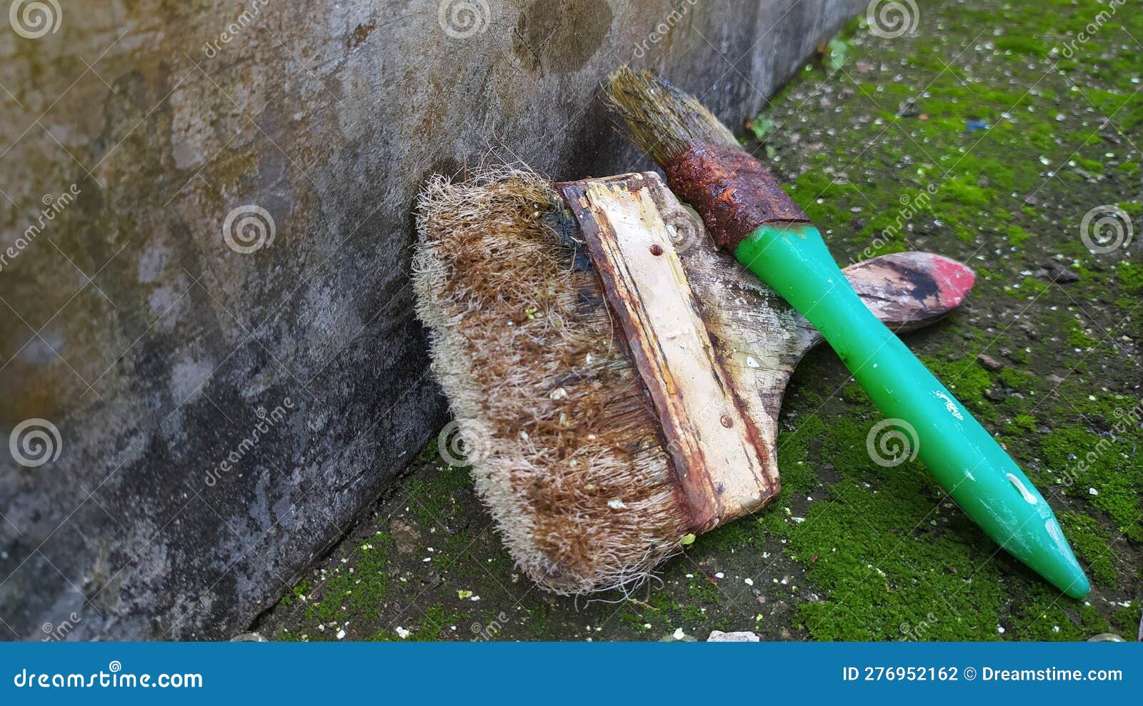 Very Old and Rusty Paint Brushes Stock Photo - Image of metal, painter ...