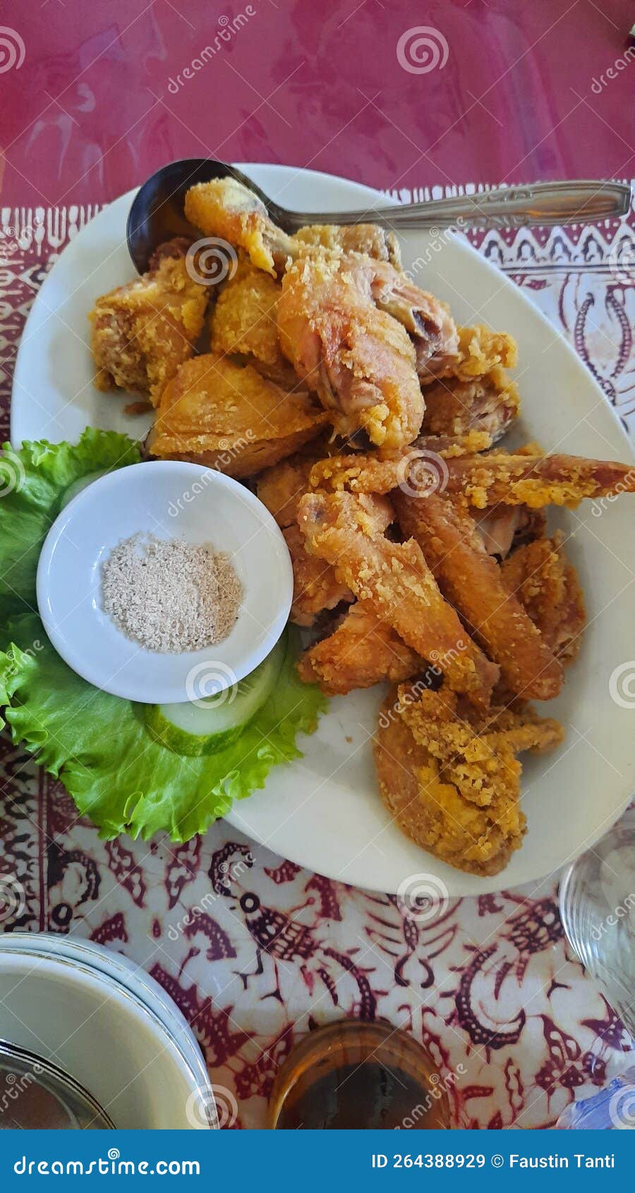 Very Tempting Crispy Fried Chicken Stock Image - Image of restaurant ...