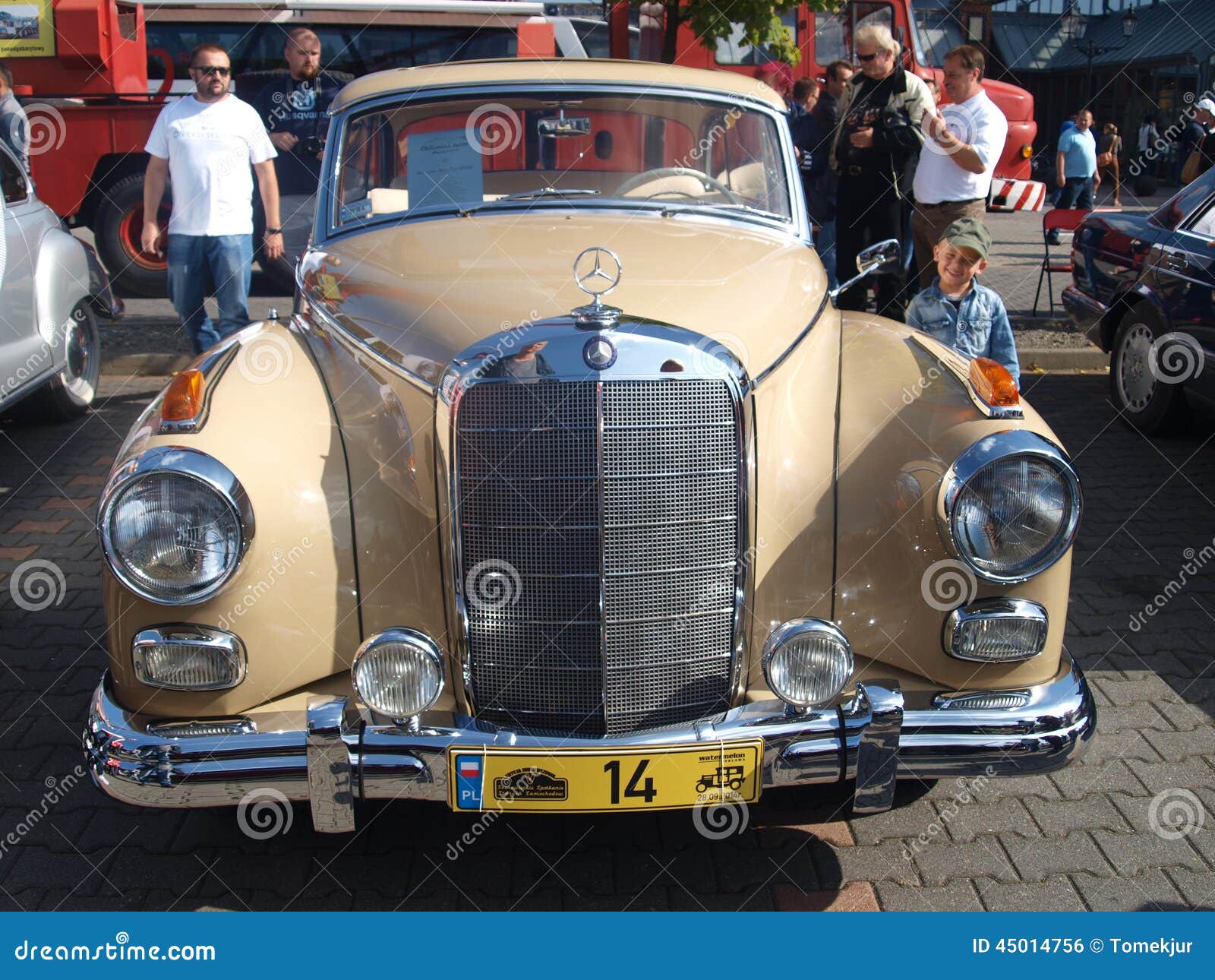 Verzameling Van Oude Auto's Redactionele Foto - Image of toont, beeld ...