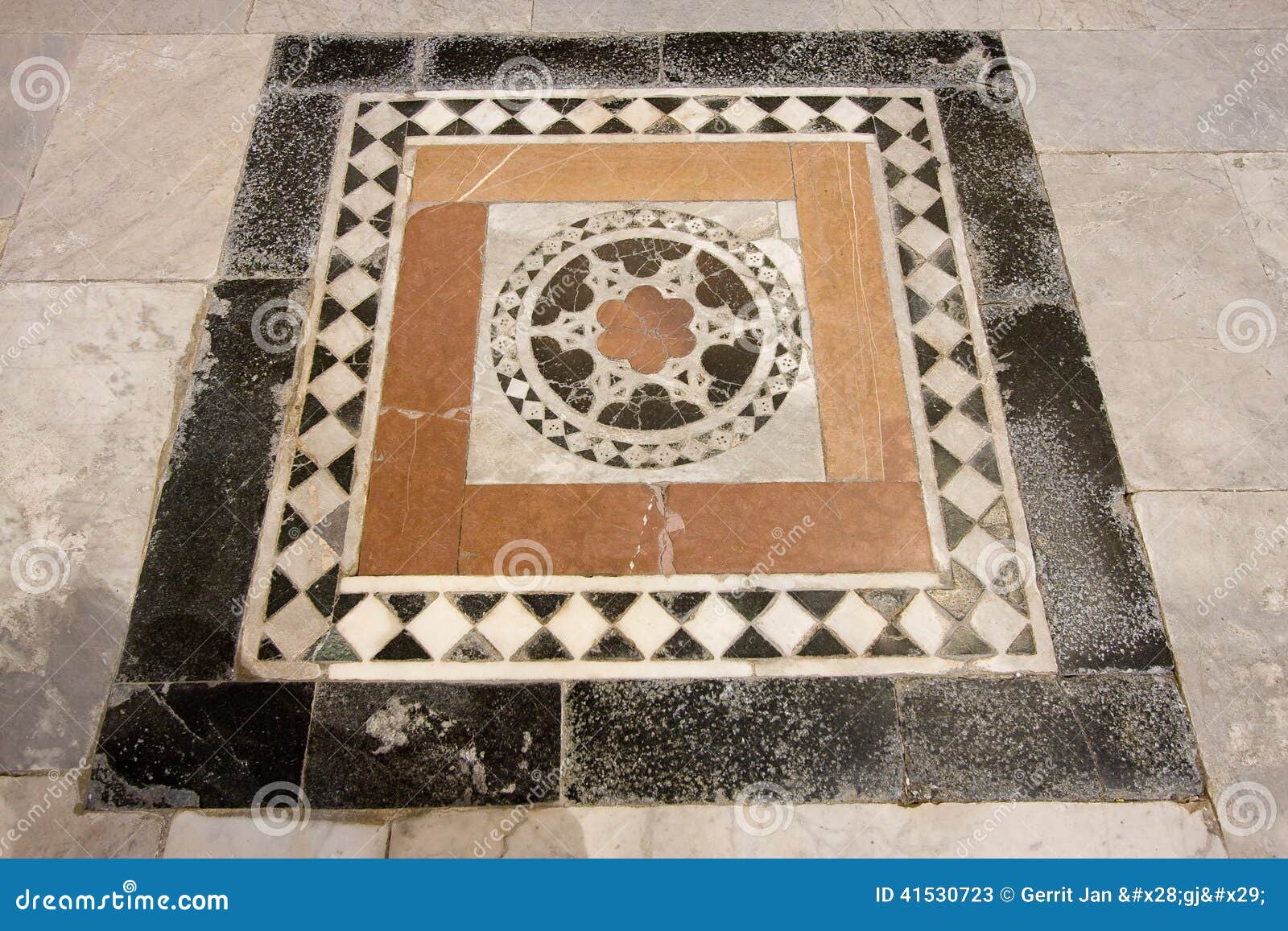 Verzierter Kirchenboden stockbild. Bild von raute, italien - 41530723