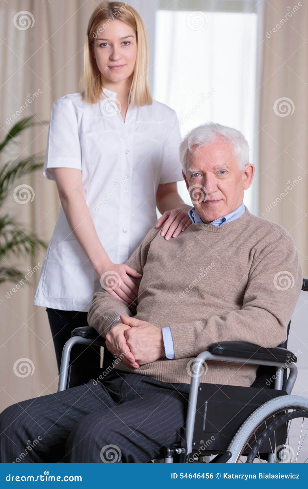 Verzorger En Gehandicapte Mens Stock Foto - Image of geneeskunde ...