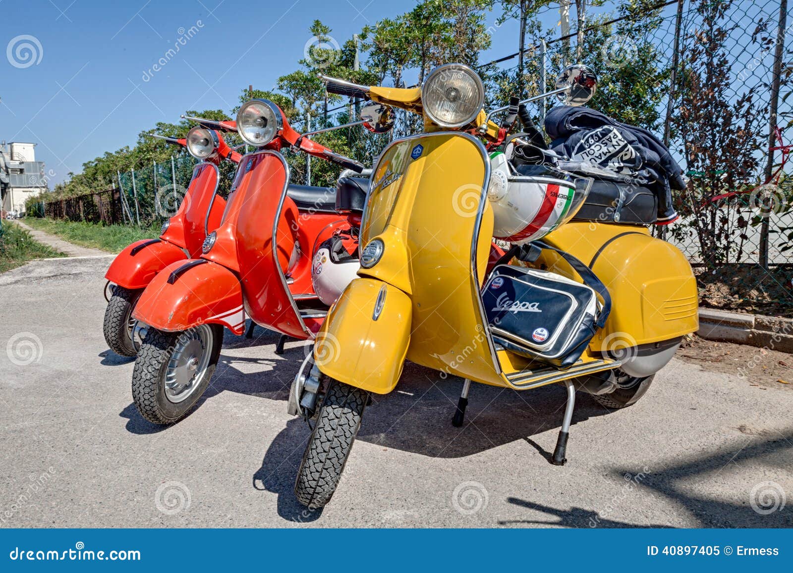 Vespa De Las Vespas Del Vintage Imagen editorial - Imagen de labrado ...