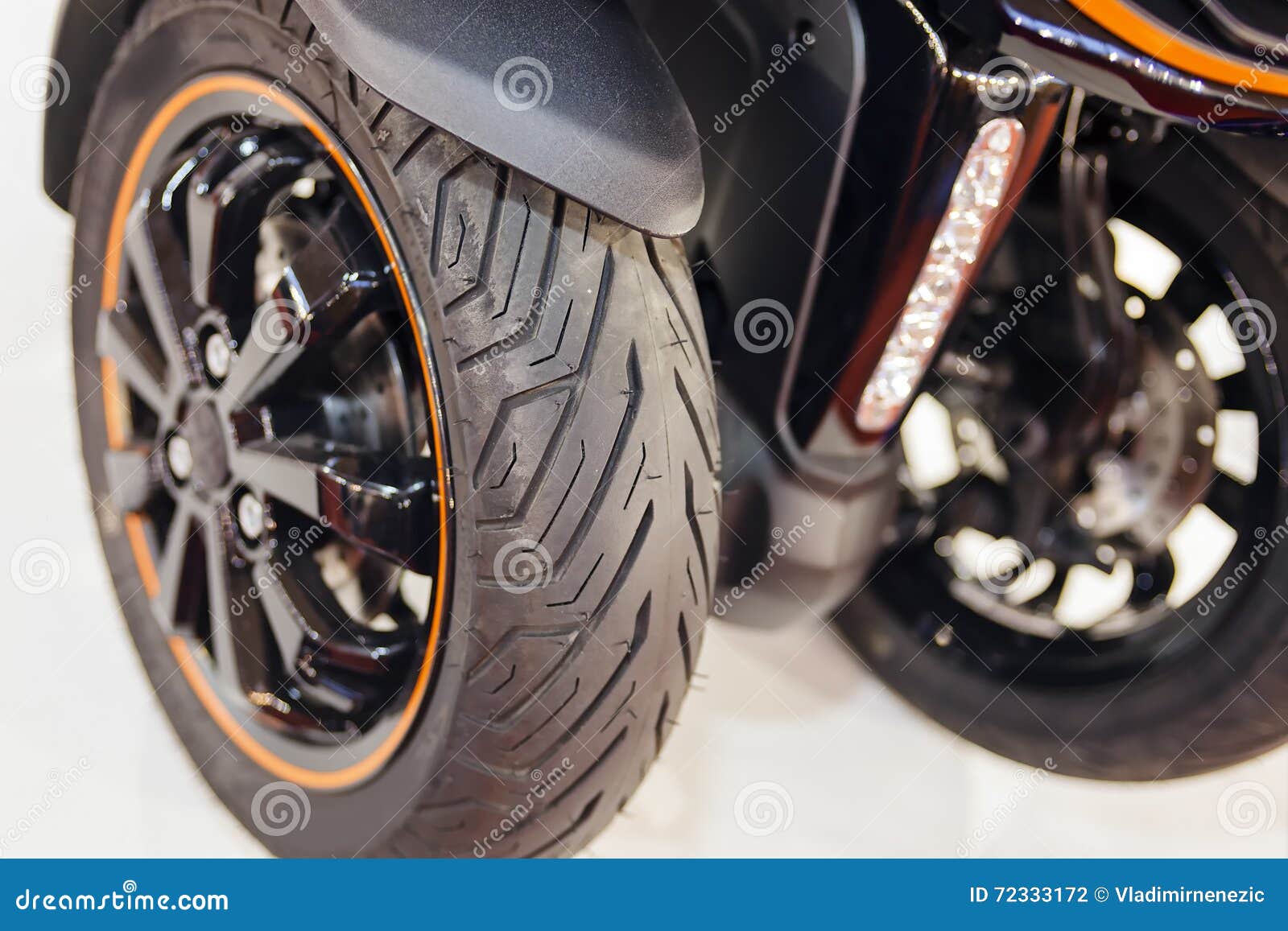 Vespa de tres ruedas foto de archivo. Imagen de caucho - 72333172