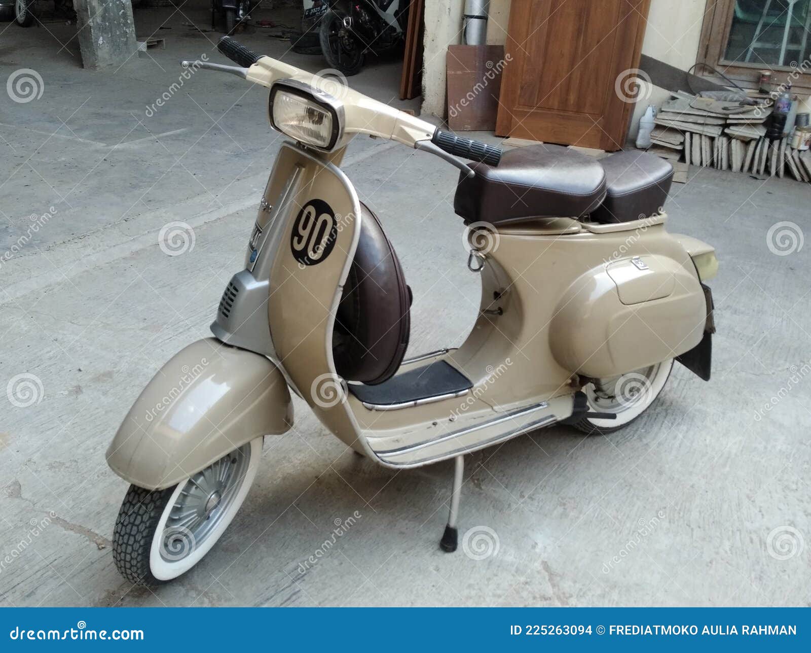 Vespa Pts classic editorial stock image. Image of classic - 225263094