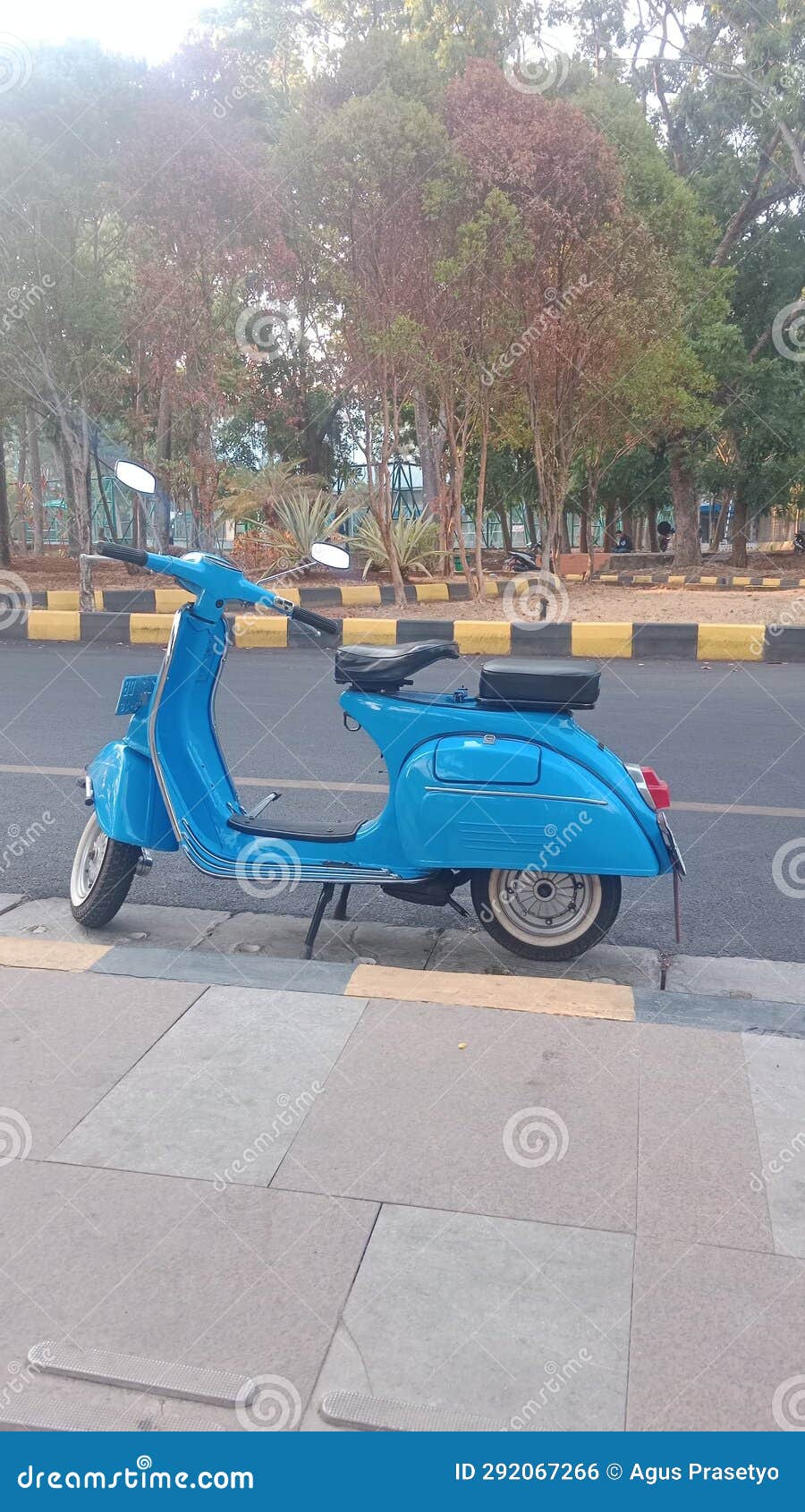 Vespa Super 150 editorial photo. Image of person, super - 292067266