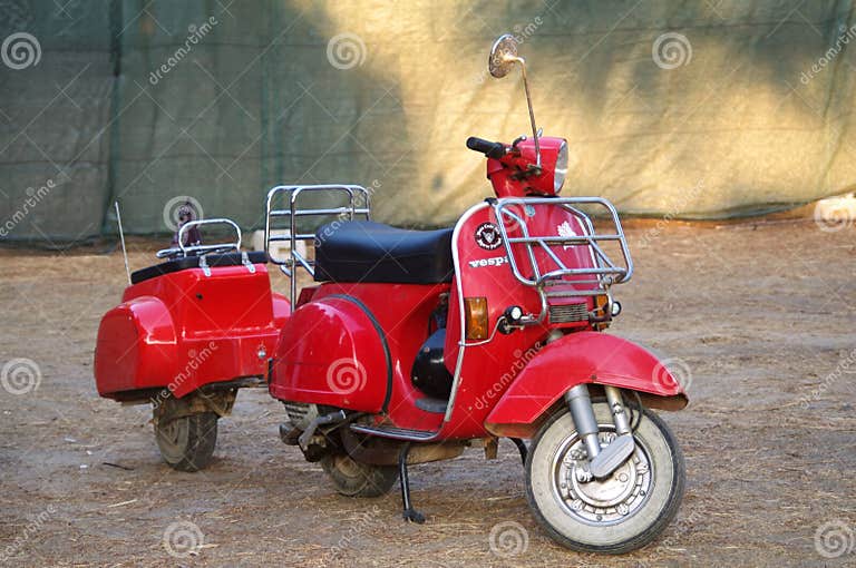 Vespa with trailer editorial photo. Image of trailer - 32472386