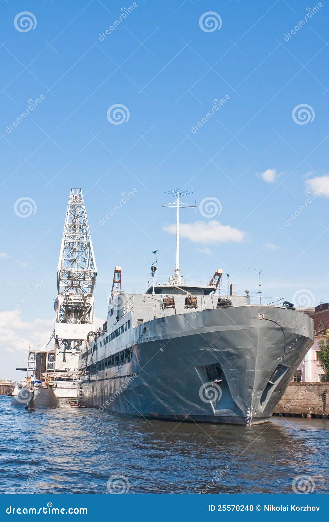 The Vessel at the Berth Shipyard Stock Photo - Image of boom, crane ...