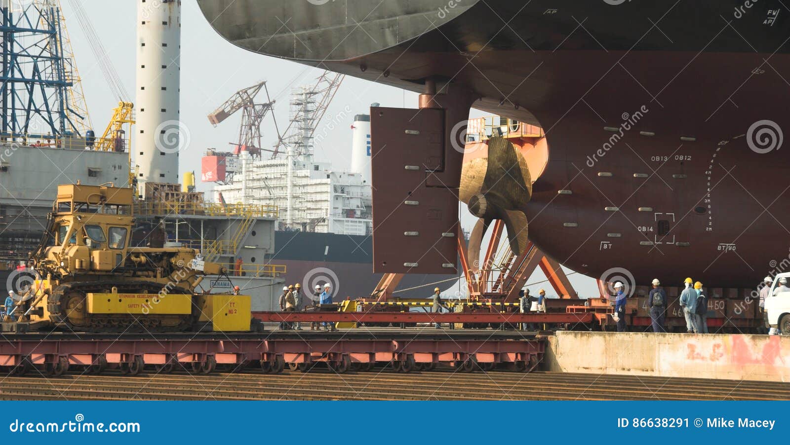 Vessel in Dry Dock Singapore Editorial Photo - Image of undergoing ...