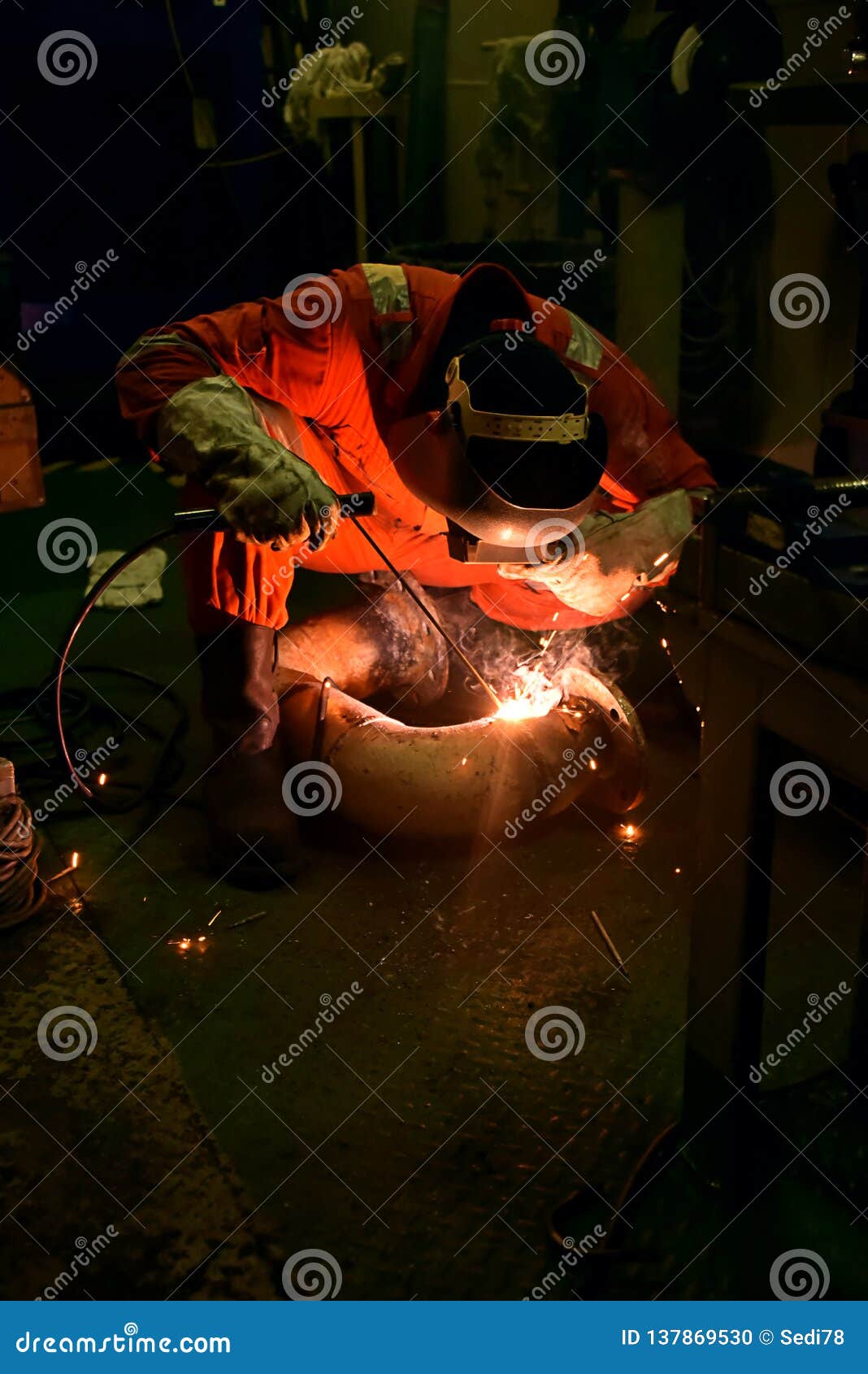 Offshore Worker Welding Pipe with PPE Stock Photo - Image of full, pipe ...