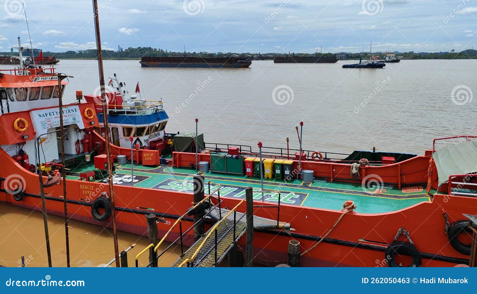 Vessel Self Propeller Oil Barge Spob Editorial Stock Photo - Image of ...