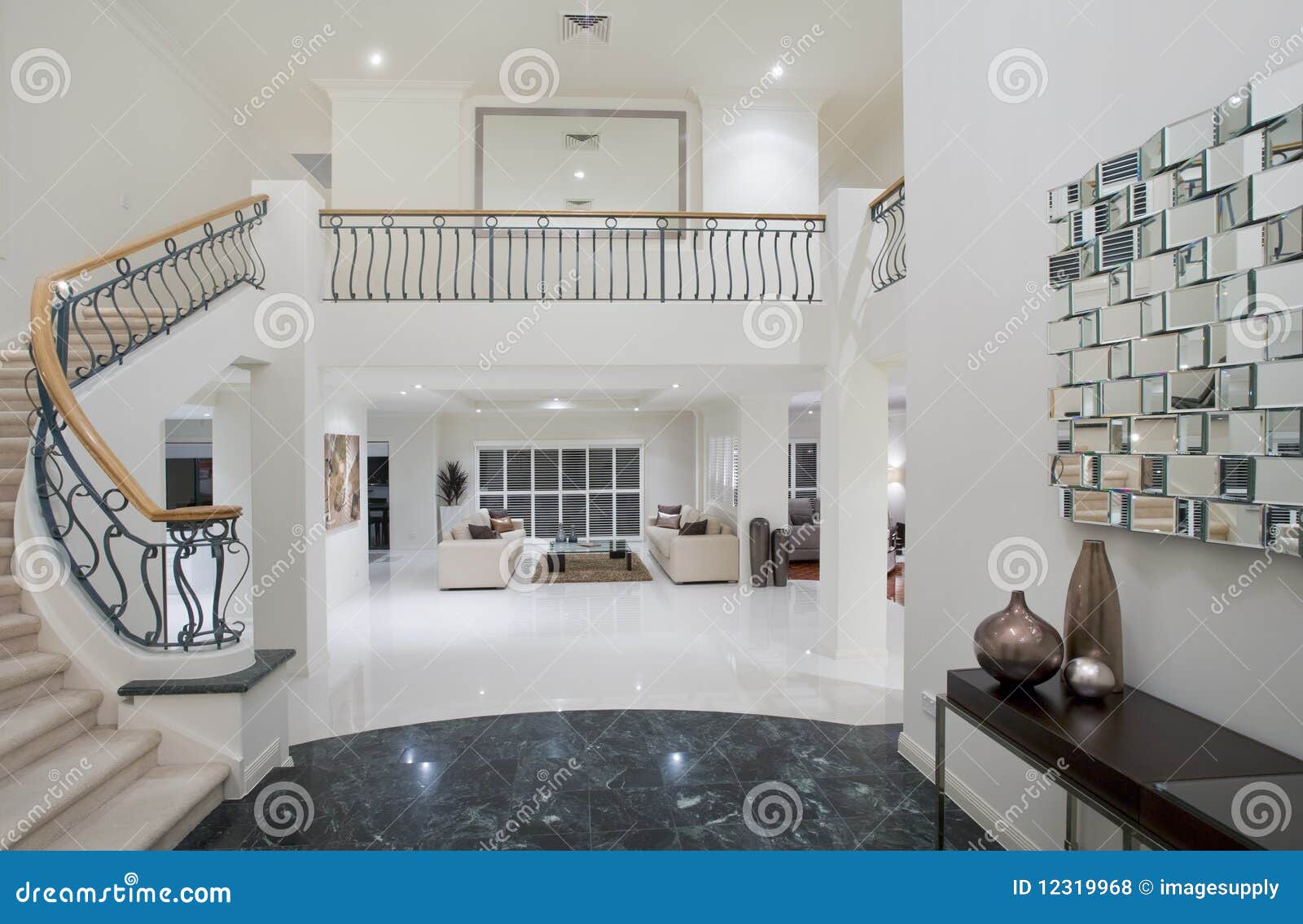 Vestíbulo De Lujo De La Mansión Foto de archivo - Imagen de edificio ...