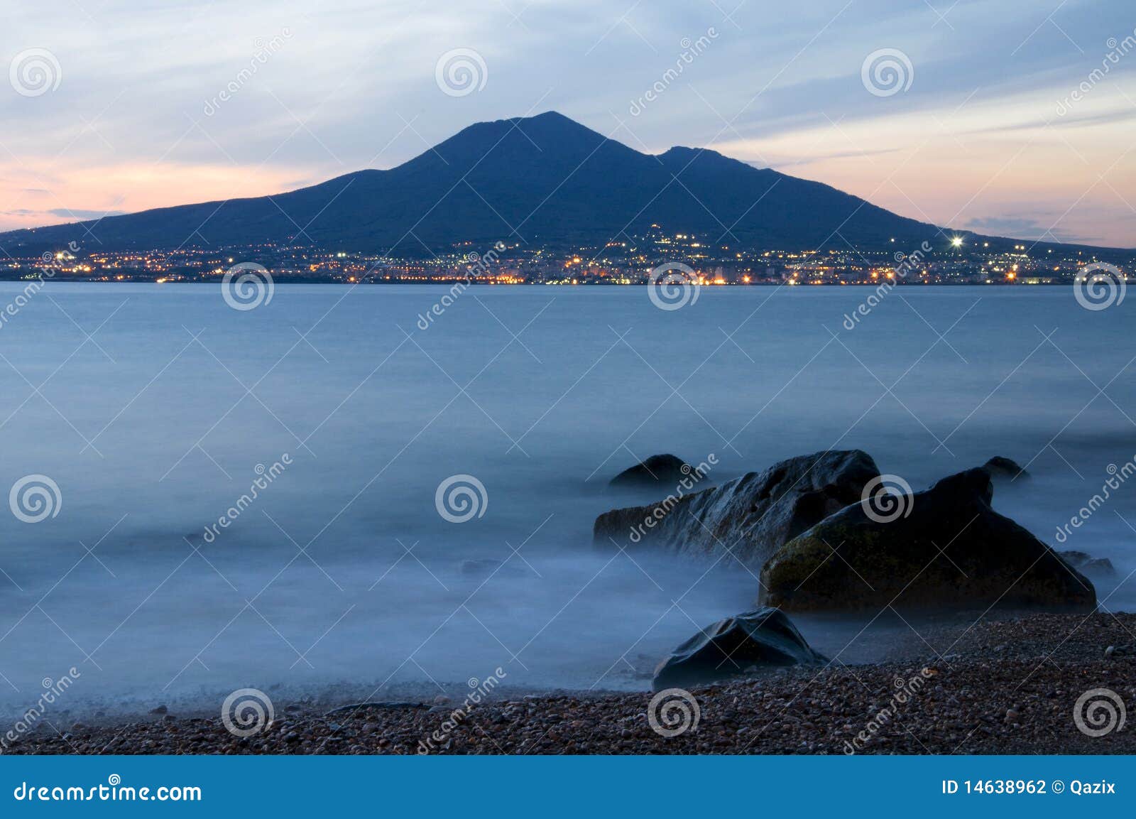 Vesuv stockfoto. Bild von meer, glatt, nave, nacht, blau - 14638962