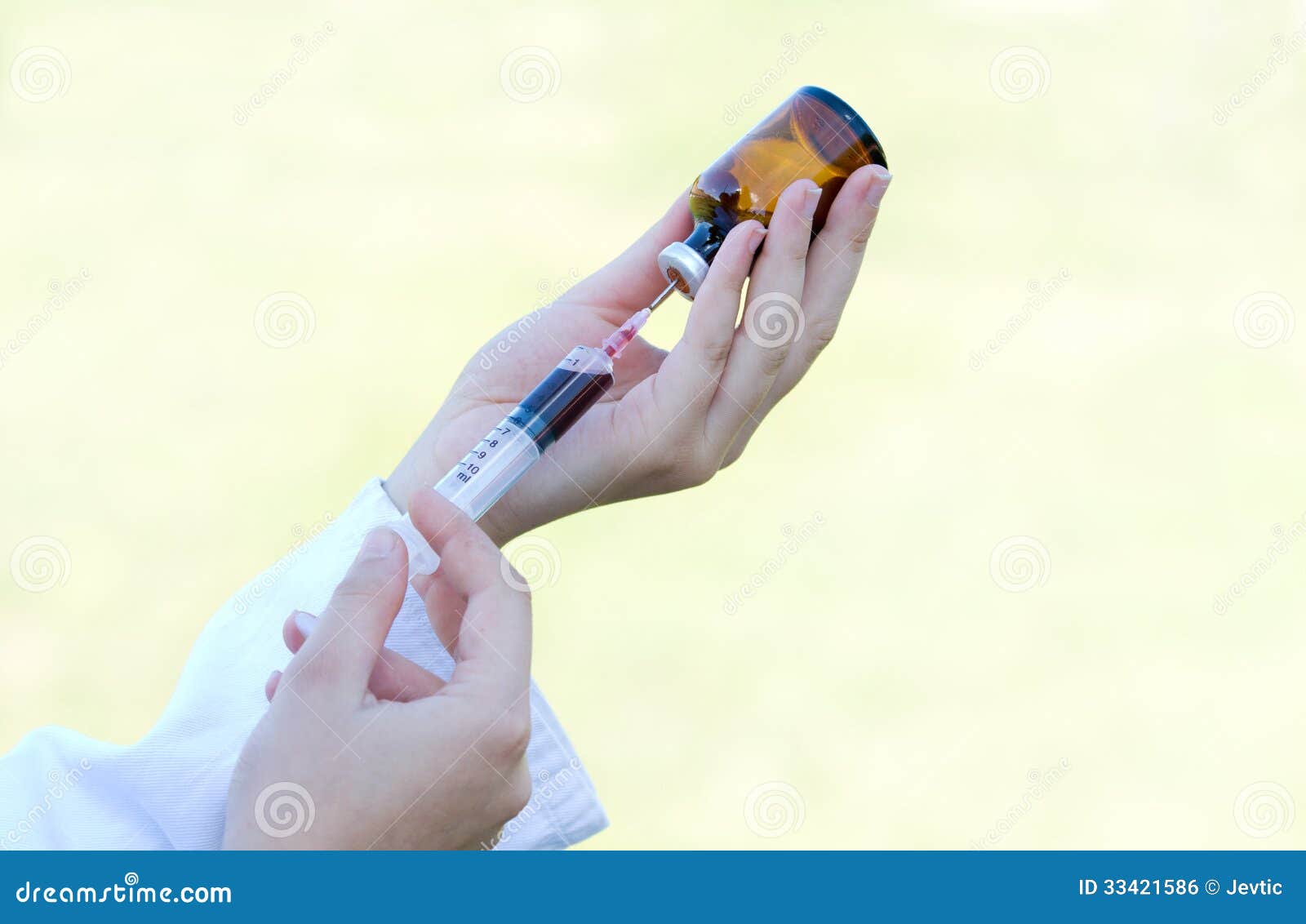 Veterinary injection stock photo. Image of narcotic, injecting - 33421586
