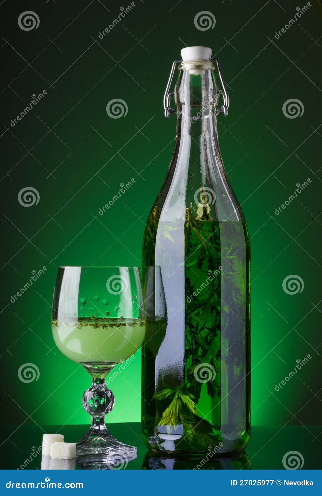 Vetro Dell'assenzio Dell'alcool Immagine Stock - Immagine di genere ...