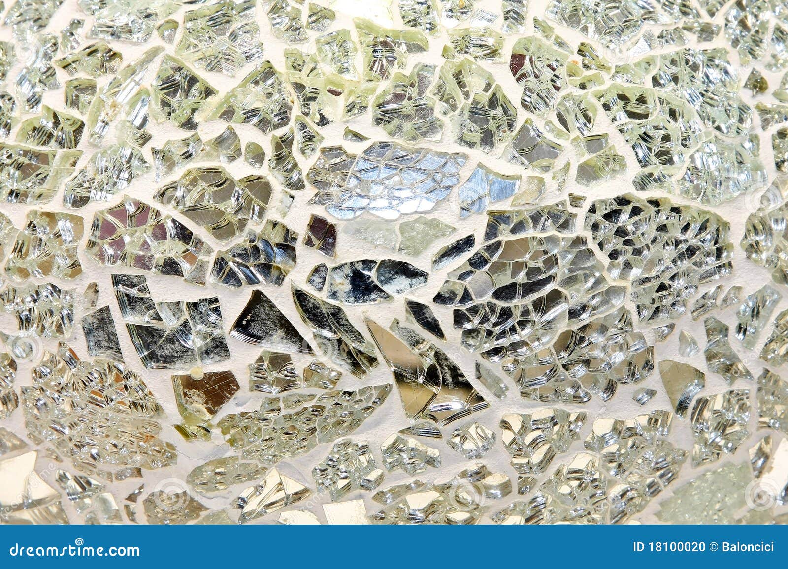 Vetro rotto fotografia stock. Immagine di struttura, danneggiato - 18100020