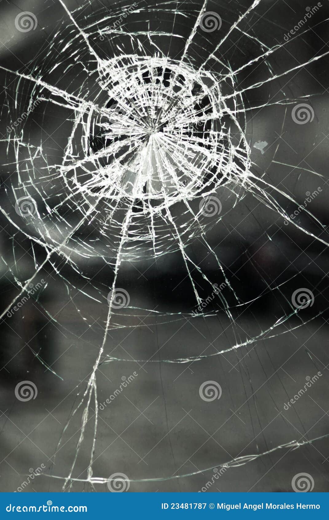 Vetro rotto immagine stock. Immagine di stella, trasparente - 23481787