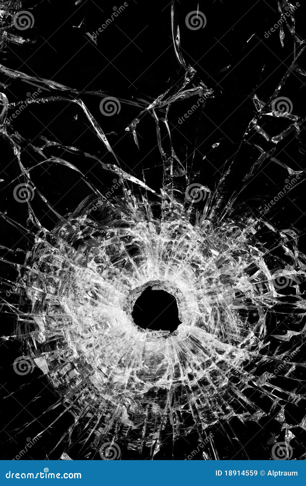 Vetro Rotto Isolato Sul Nero Immagine Stock - Immagine di isolato ...