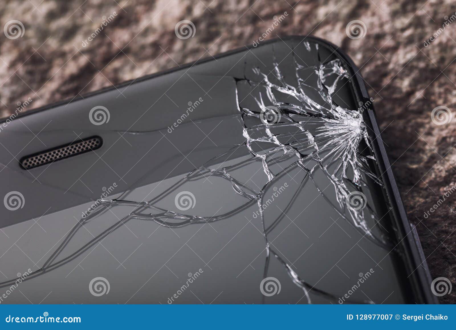 Vetro Rotto Sullo Schermo Del Telefono Immagine Stock - Immagine di ...