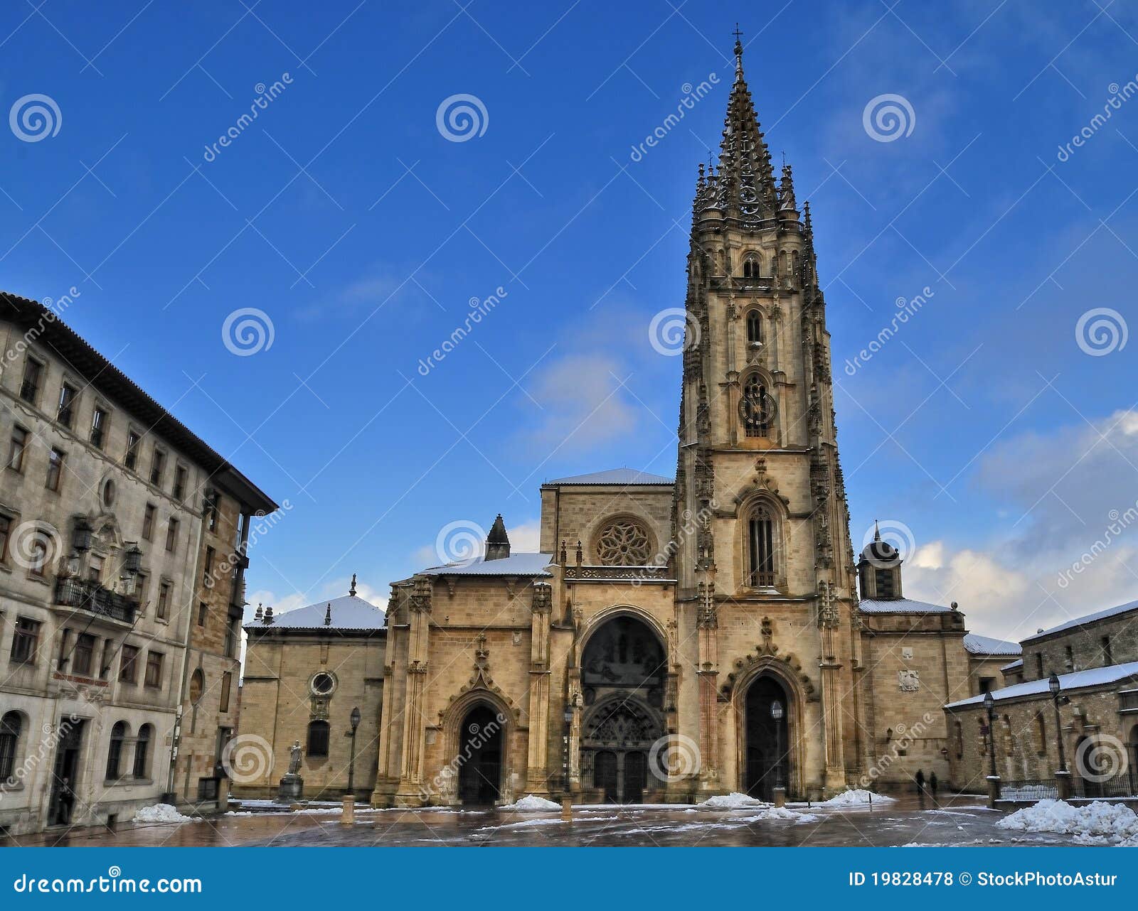 Vetusta. photo stock. Image du tourisme, asturias, place - 19828478