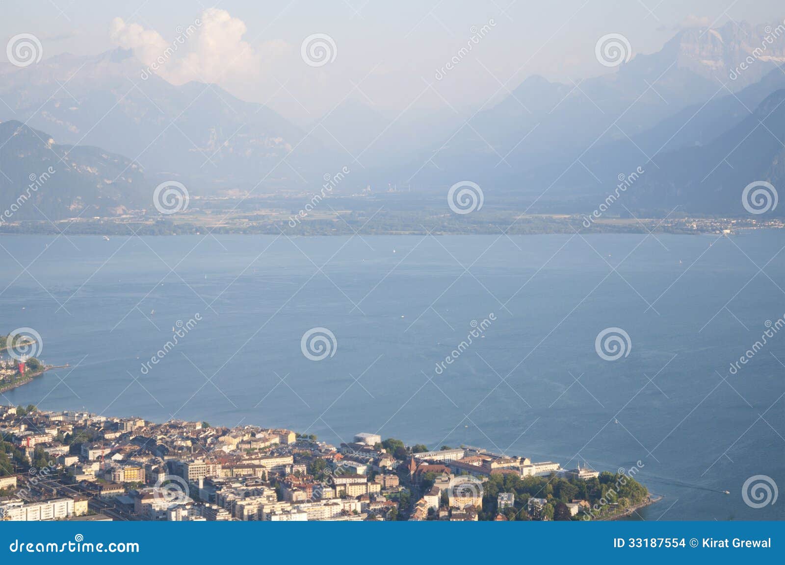 Vevey Dal Lago Lemano Di Estate Fotografia Stock - Immagine di libertà ...