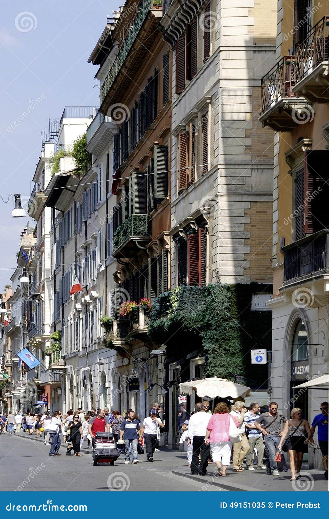 Via del Corso in Rome redactionele afbeelding. Image of unie - 49151035