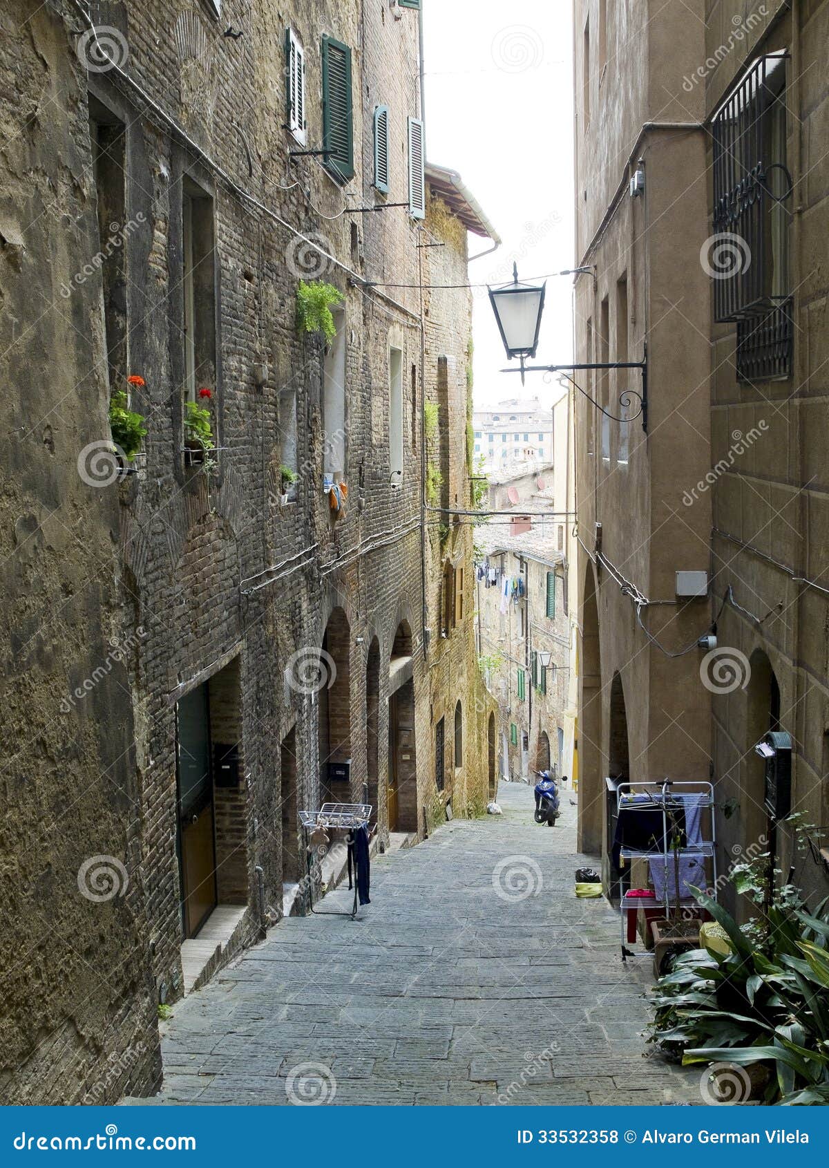 Via Di Siena. Siena, Italia Fotografia Stock - Immagine di sfondo ...